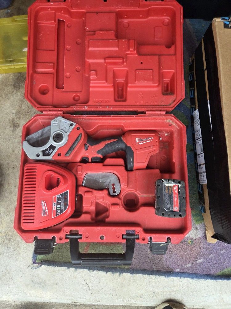 Milwaukee M12 PVC Shears for Sale in Mays Landing, NJ - OfferUp