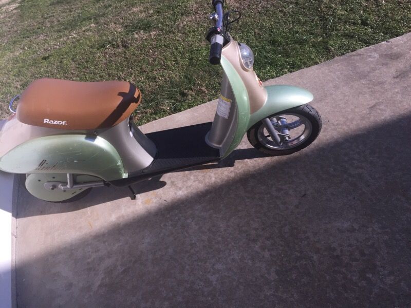 Razor Scooter Green Electric