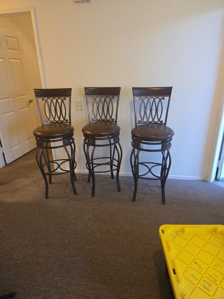 3 Swivel Bar Chairs for Sale in Riverside, CA - OfferUp