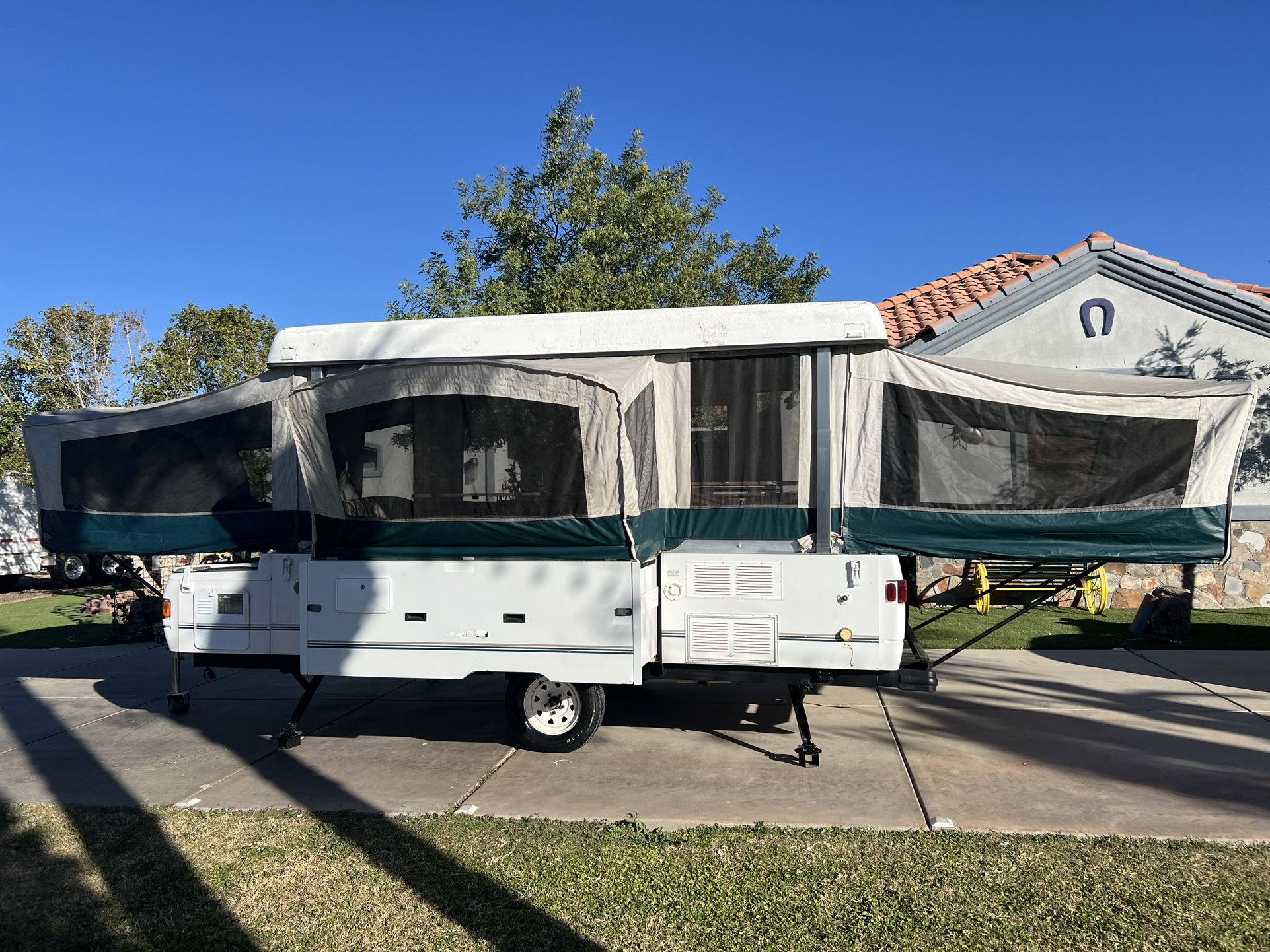 2000 20ft Coleman Utah CP Pop Up Camper for Sale in Gilbert, AZ - OfferUp