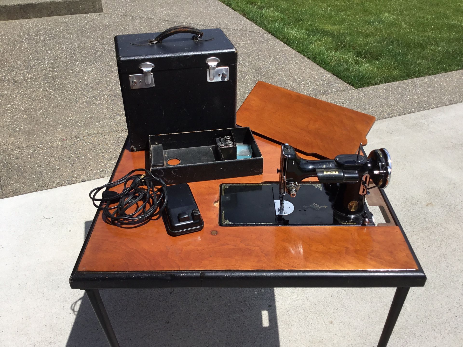 1938 Singer Featherweight Sewing Machine With Original Table for Sale ...