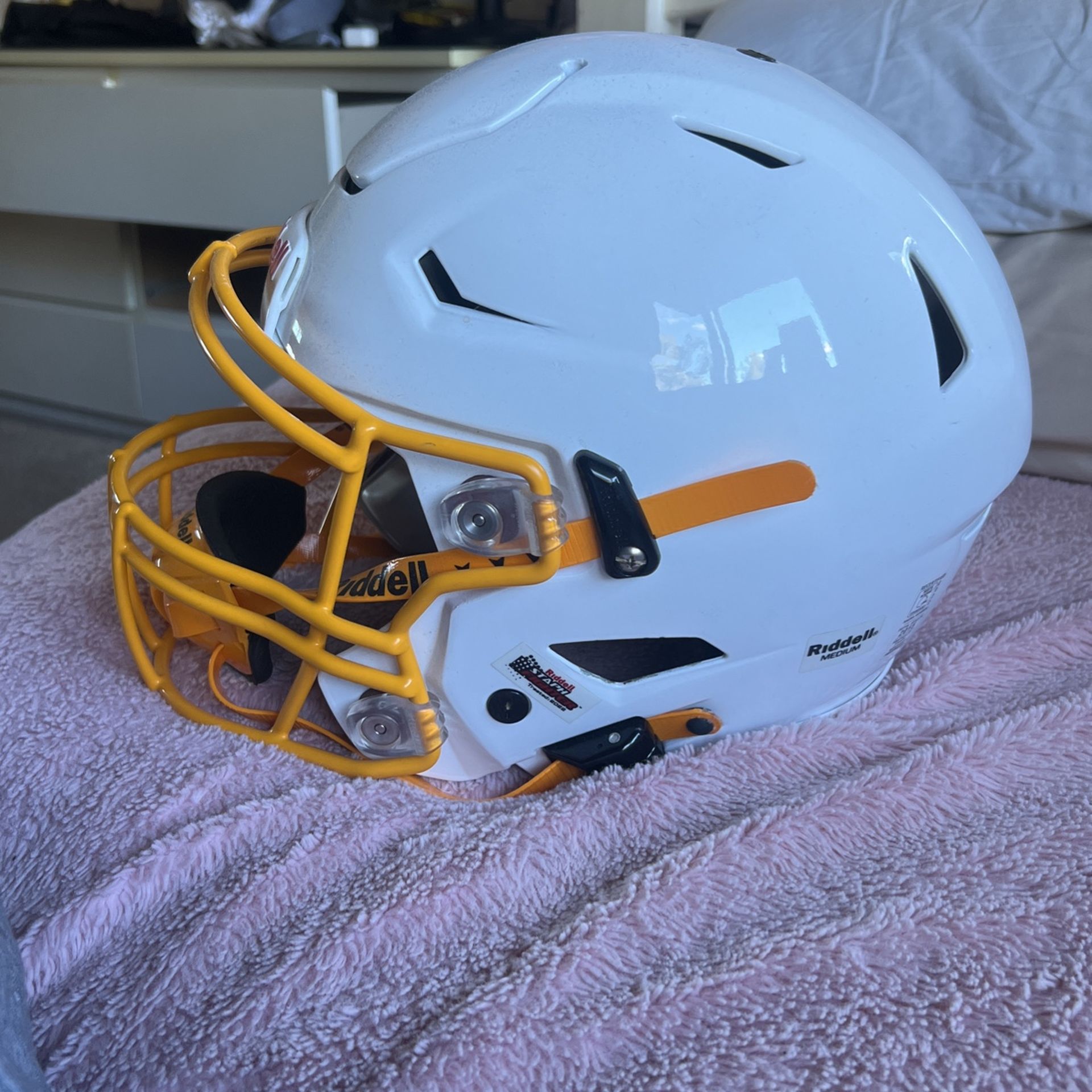 riddell speed flex medium for Sale in Irvine, CA - OfferUp