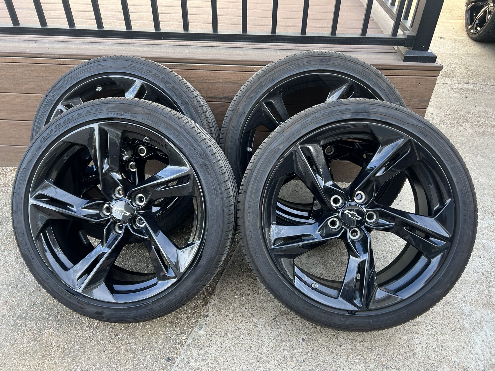 2016-2024 Camaro Wheels (Gloss Black 8.5x20) and Tires (245/40/20 ...