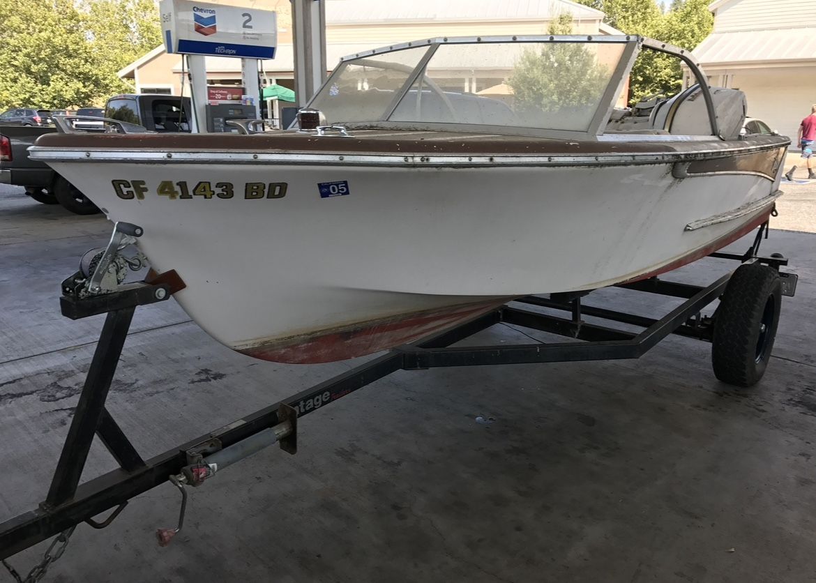 Sabre Craft Fishing Boat Johnson Outboard Needs Battery And Tlc for ...