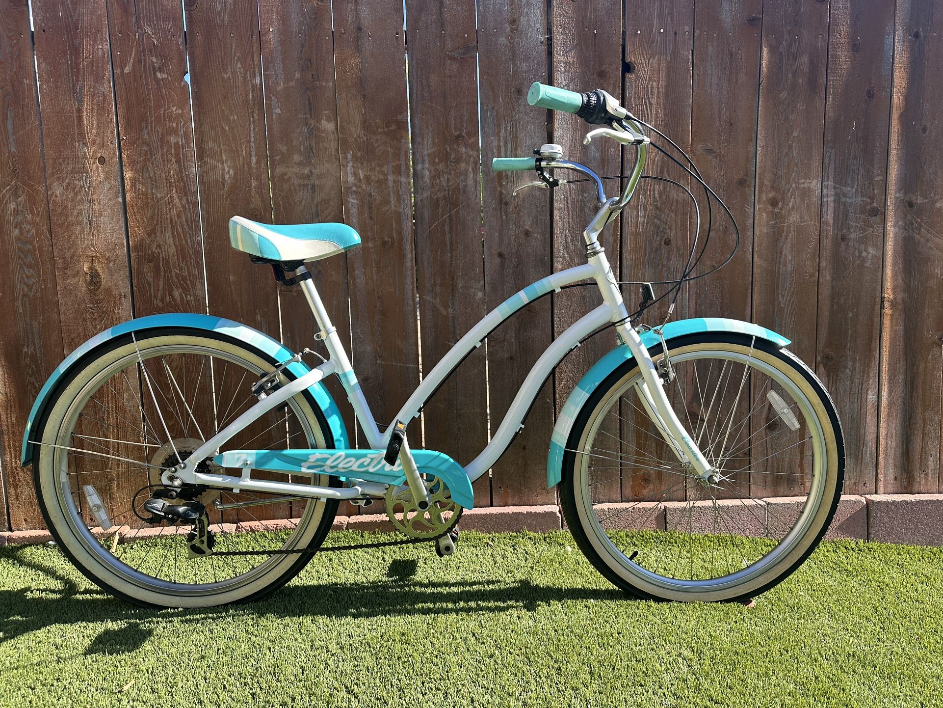 Electra Women’s Beach Cruiser 7. 26 Inch Bicycle 7 Speed. Beautiful ...