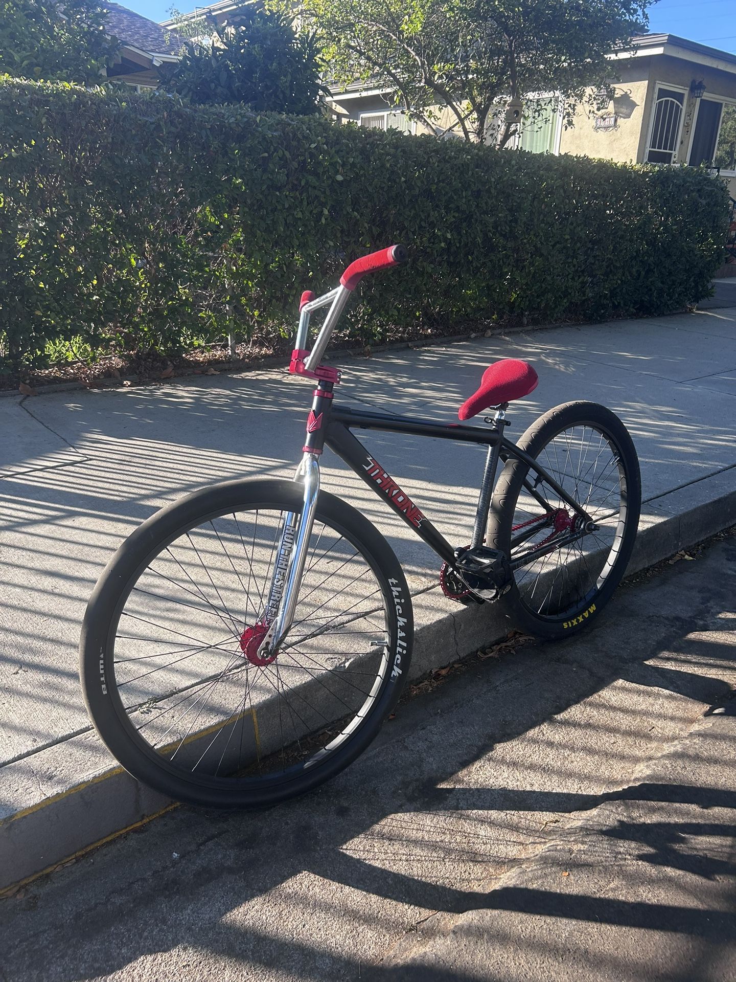 Fixed Throne 29 Inch CASH ONLY NO FIXED TRADES for Sale in Glendale, CA ...