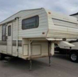 Road Runner 1990's Fifth Wheel for Sale in Chino Hills, CA - OfferUp