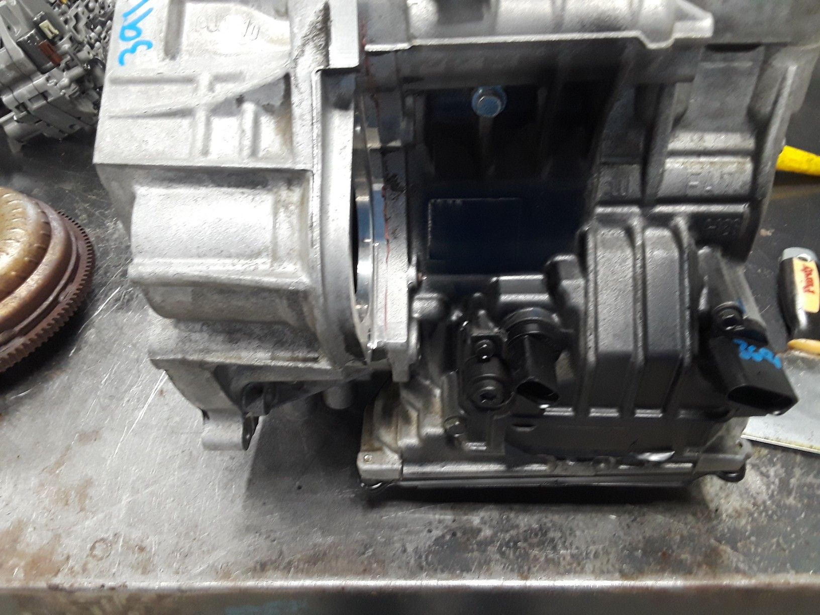2006 up Vw Beetle 2.5 transmission fits HTU KGR Jua for Sale in ...