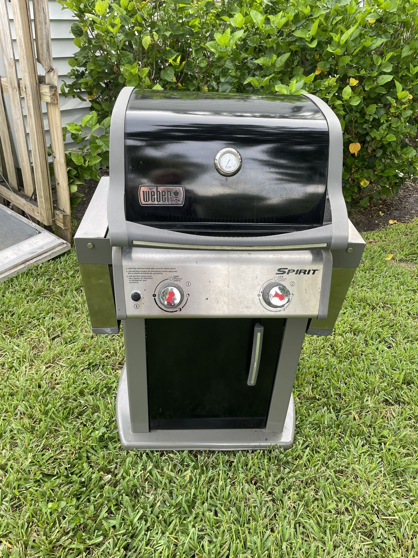 Weber spirit, gas grill for Sale in Pompano Beach, FL - OfferUp