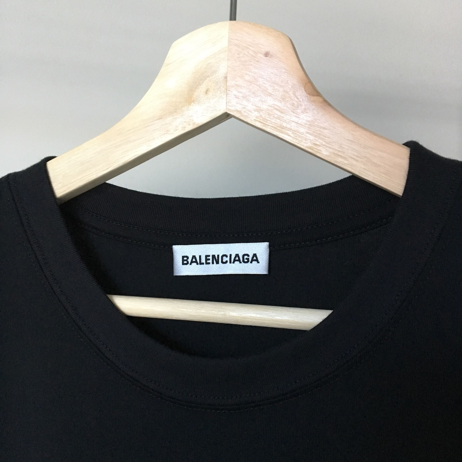 Balenciaga Neck Tag | ppgbbe.intranet.biologia.ufrj.br