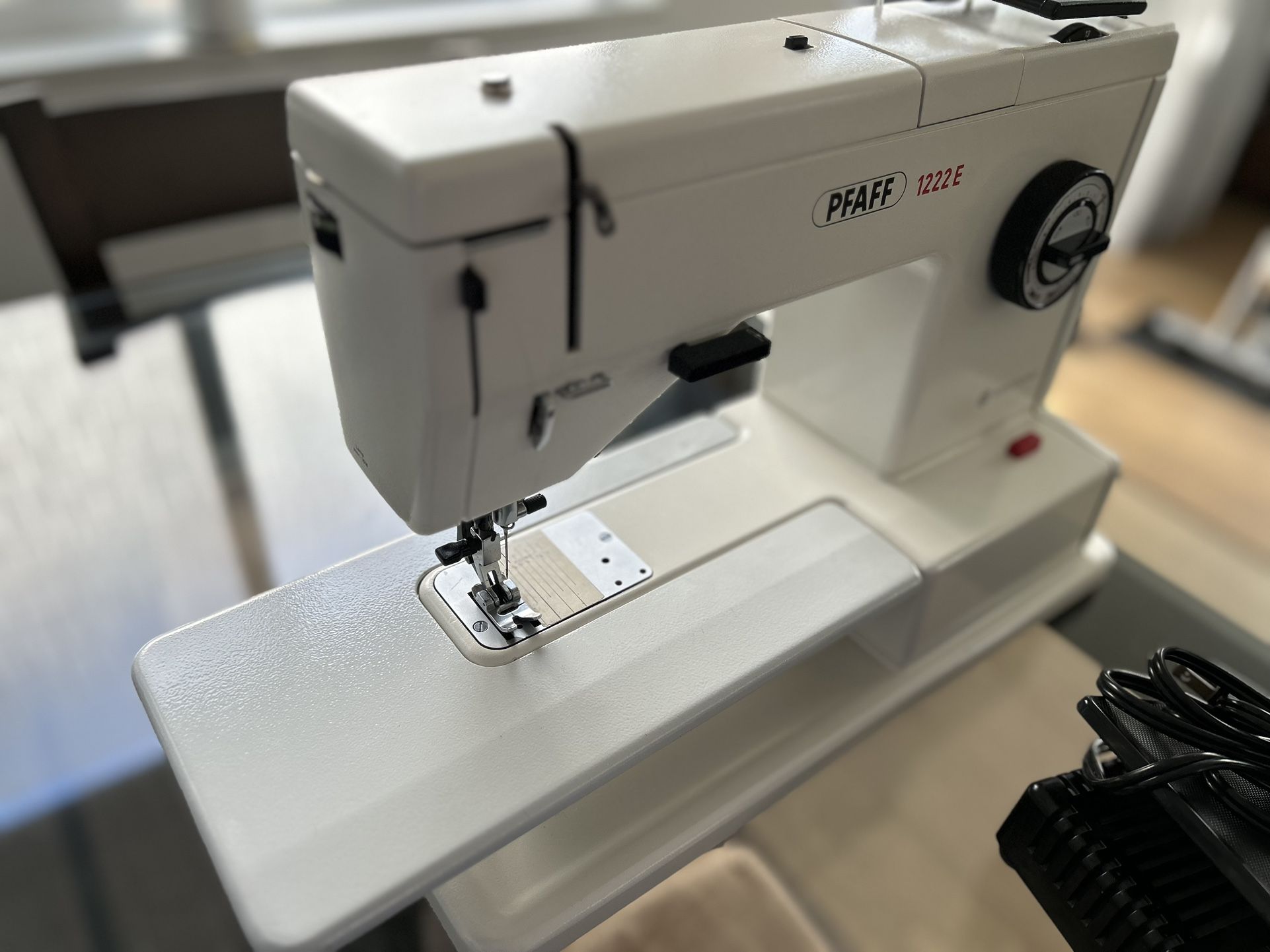Pfaff 1222e Sewing Machine and acrylic table for Sale in Shoreline, WA - OfferUp