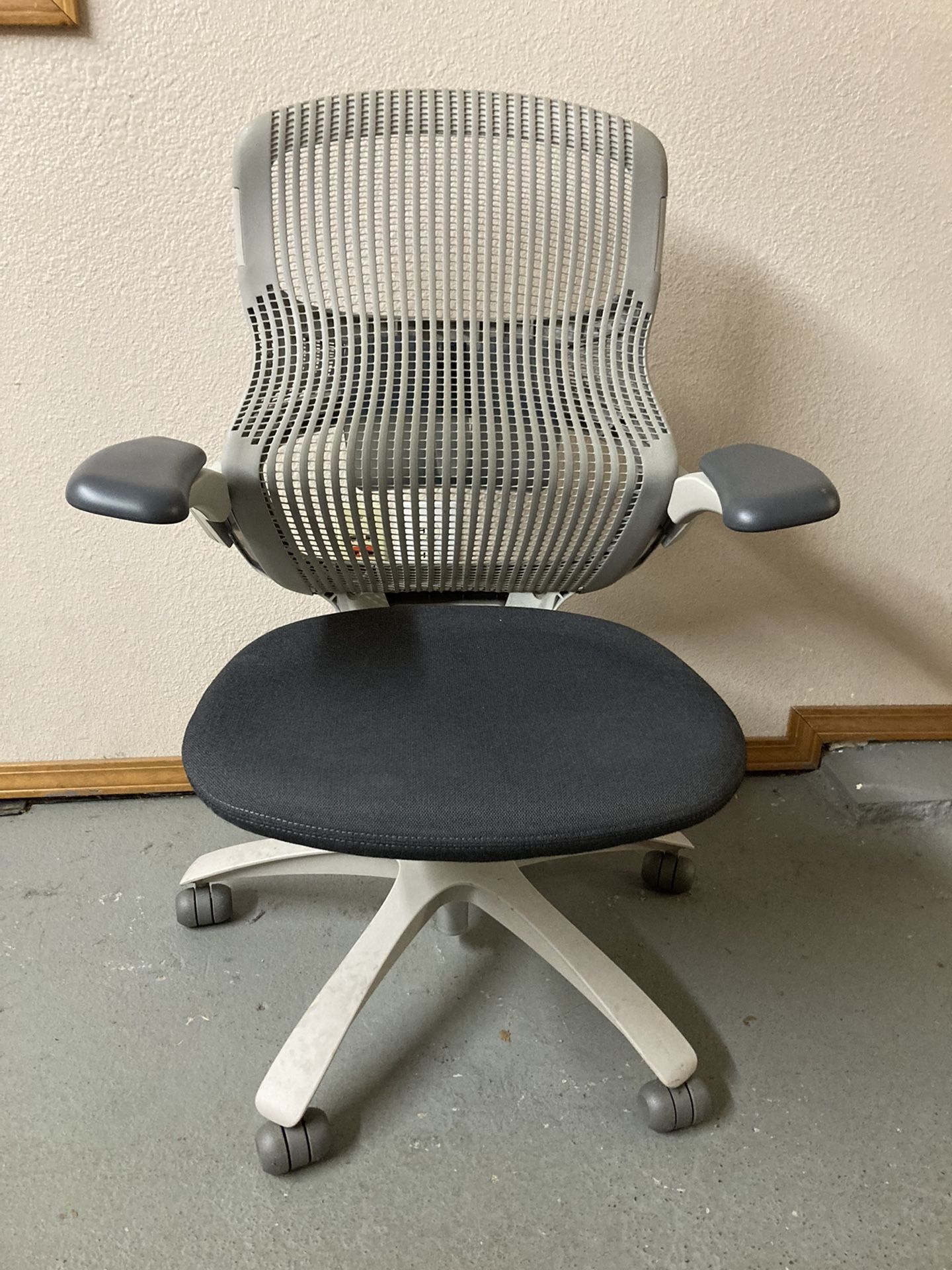 Knoll Generation Office Desk Chair Ergonomic Chairs for Sale in Seattle ...