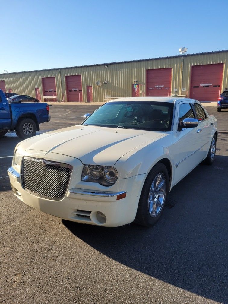 2005 Chrysler 300c for Sale in Tucson, AZ - OfferUp