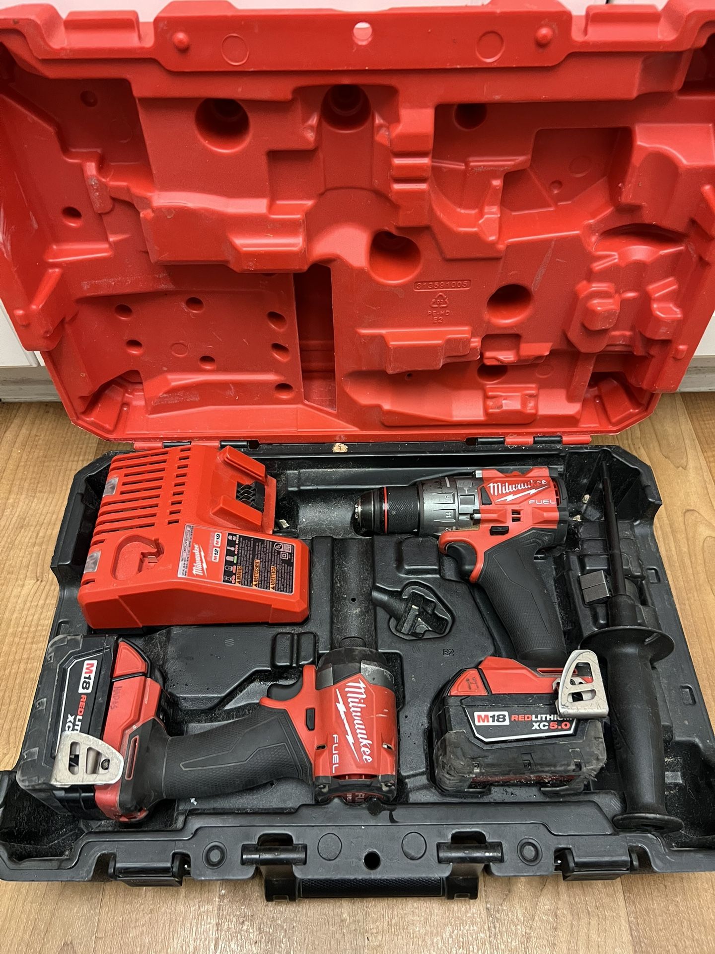 Milwaukee M18 FUEL 18V Lithium-lon Brushless Cordless Hammer Drill and ...