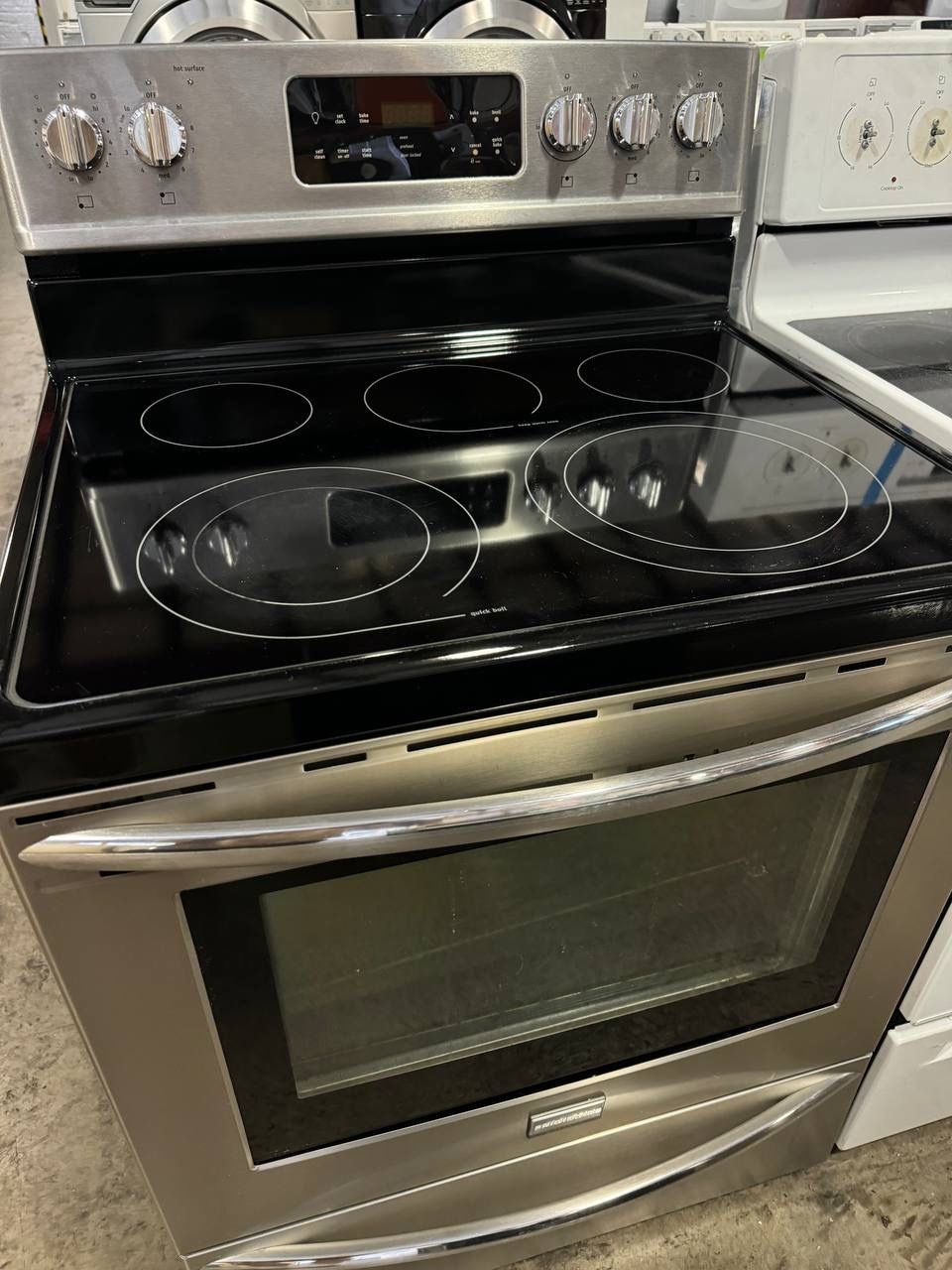 Frigidaire Glass Top Electric Range Stove with Warranty for Sale in ...