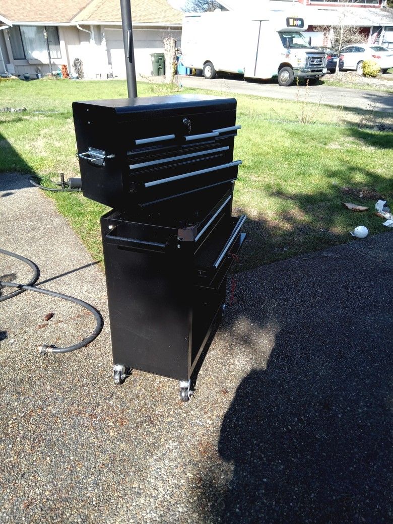 Locking Roll Away Tool Box for Sale in Ruston, WA - OfferUp