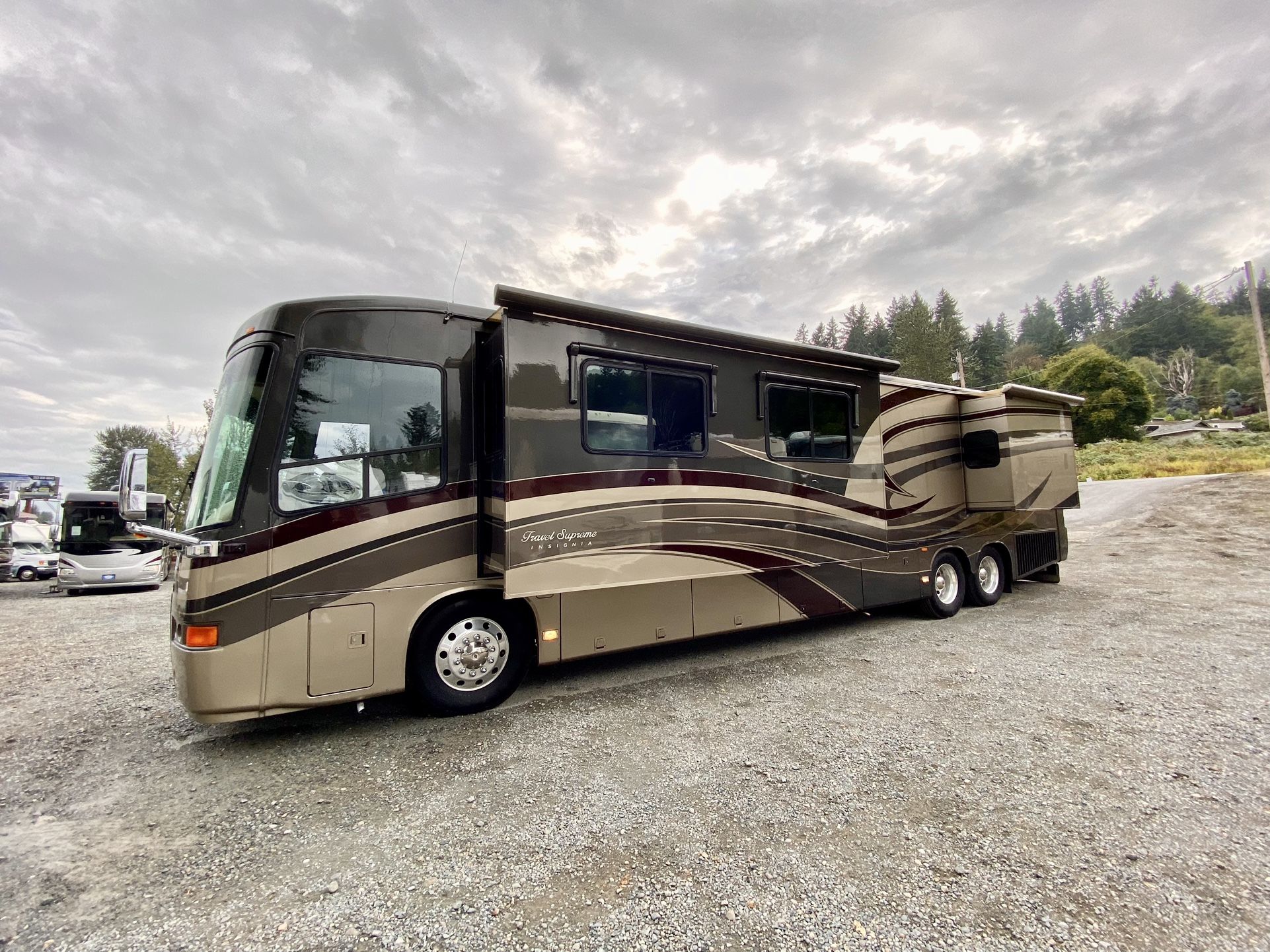 2008 Travel Supreme Insignia 42ft Tag Axle Diesel Pusher for Sale in ...