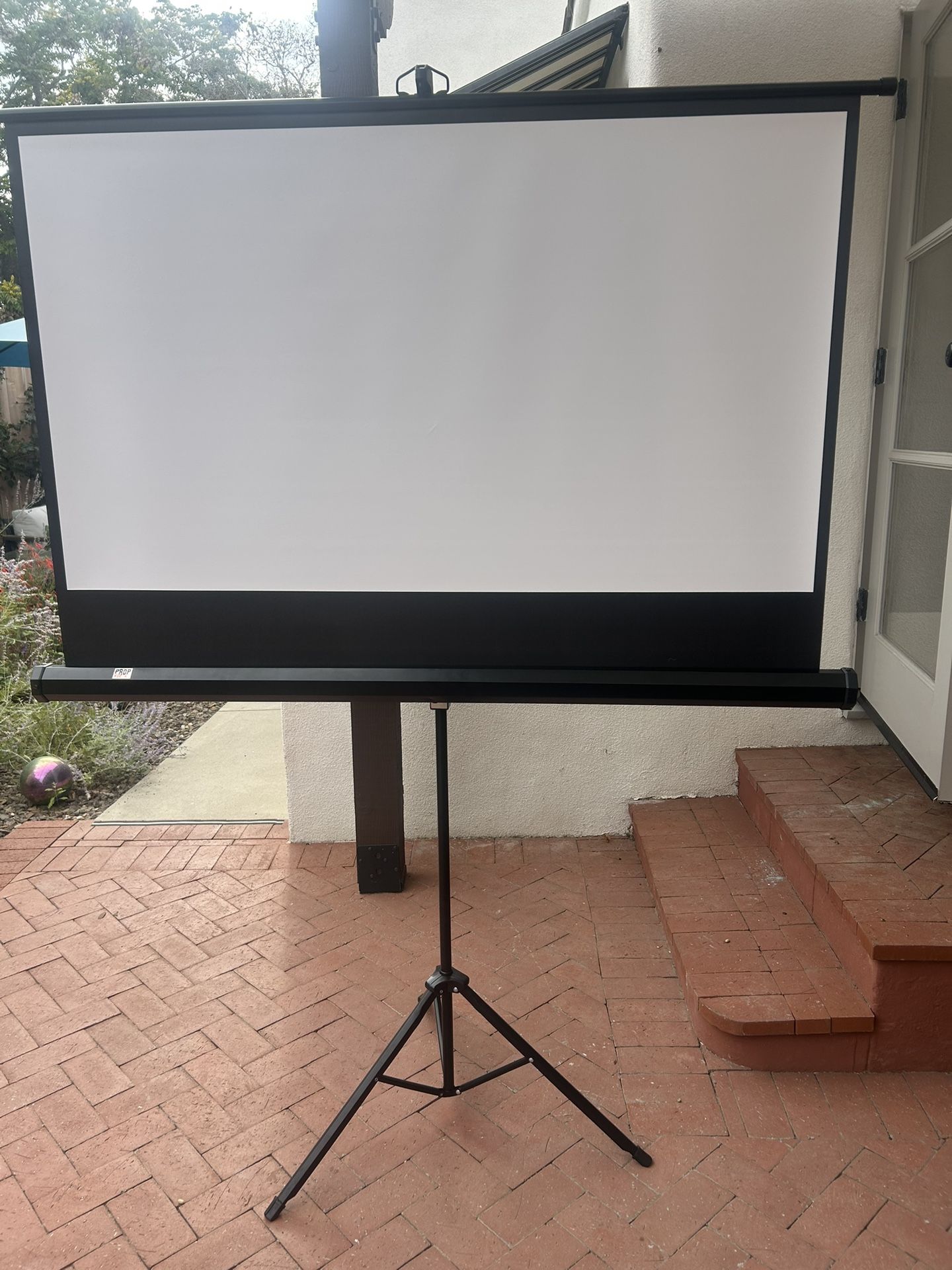 PROP VUE PROJECTOR SCREEN for Sale in San Diego, CA - OfferUp