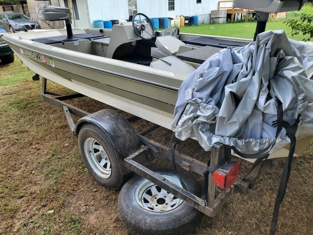Bomber bass boat for Sale in Gaffney, SC - OfferUp