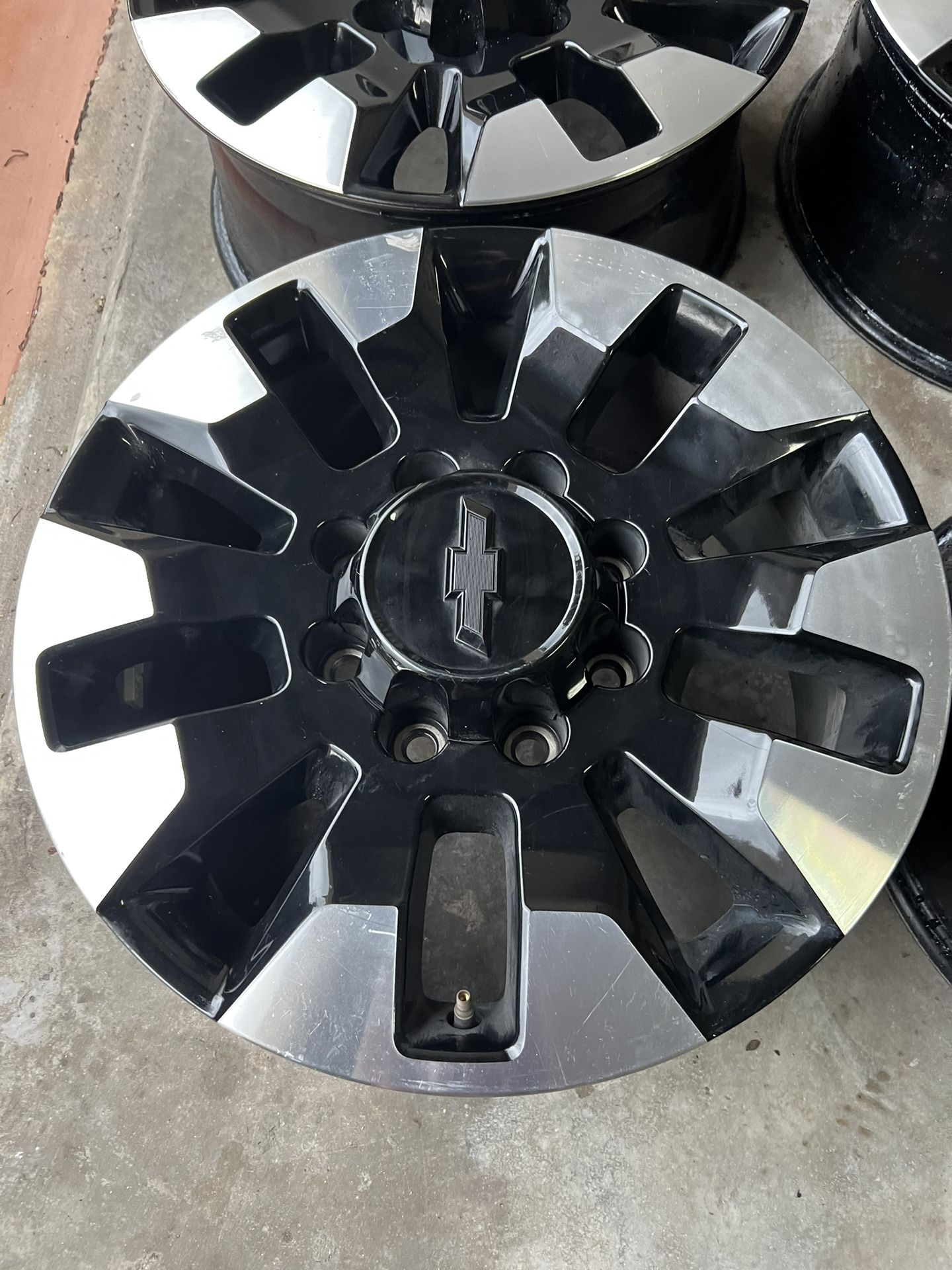 20 Inch Chevy Silverado 2500 Rims And Tires for Sale in Hialeah, FL - OfferUp