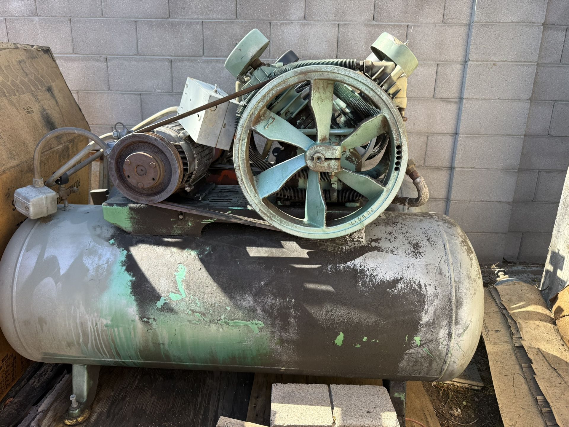 120 Gallon 10HP Air Compressor Grainger for Sale in Phoenix, AZ - OfferUp