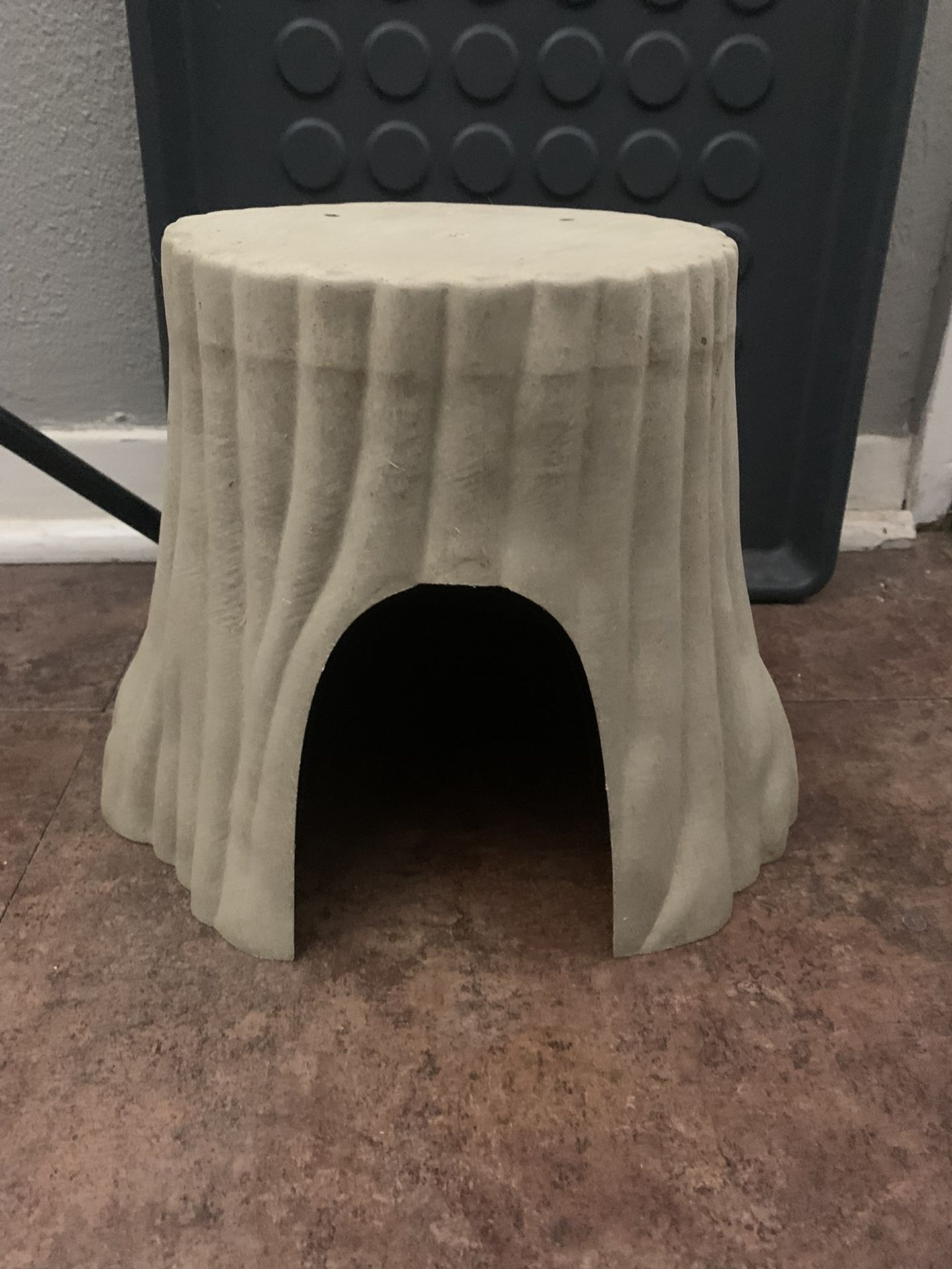 Natural Tree Trunk Hut Hideout For Small Pets for Sale in Lancaster, CA ...
