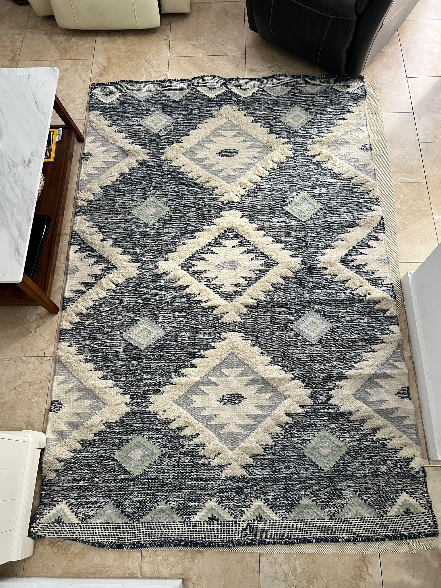 Alfombra moderna estilo geométrico for Sale in Hialeah, FL - OfferUp