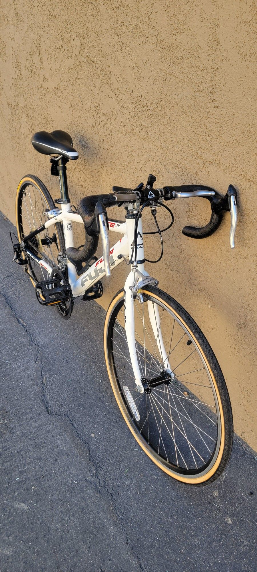 NICE FUJI ACE 24 ROAD BIKE (BOYS & GIRLS) for Sale in Escondido, CA ...