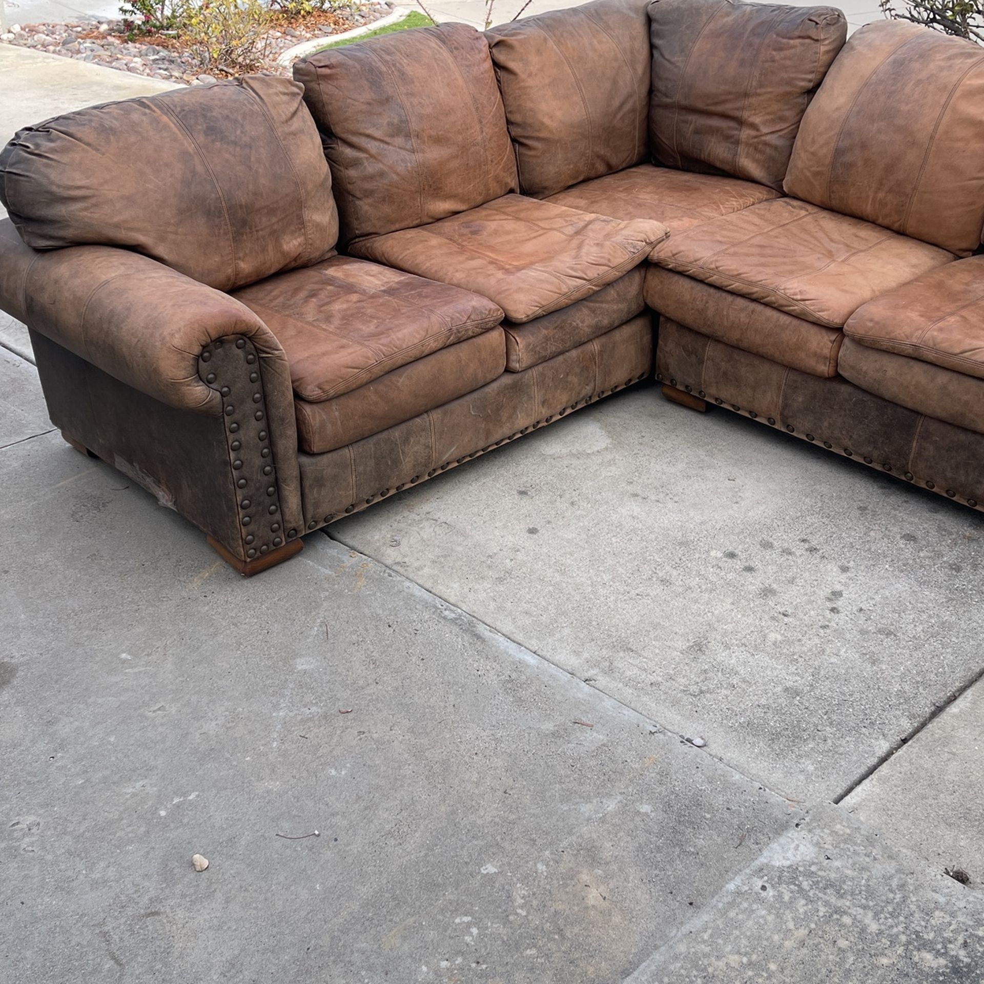 Brown Leather Sectional Couch for Sale in Riverside, CA - OfferUp