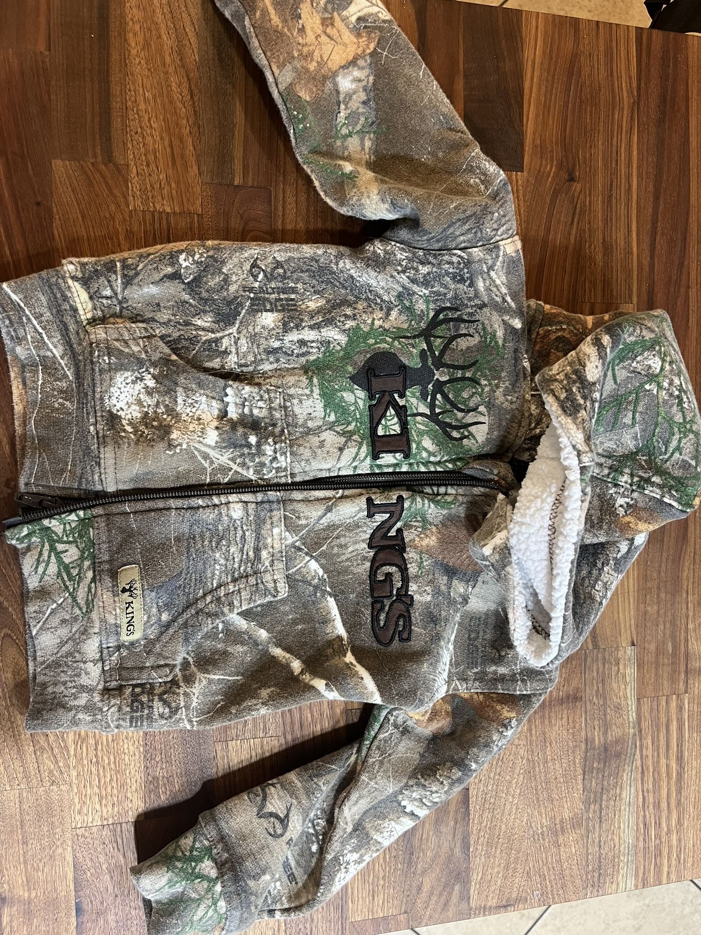 Realtree Kings Camo Jacket 2t for Sale in Chandler, AZ - OfferUp