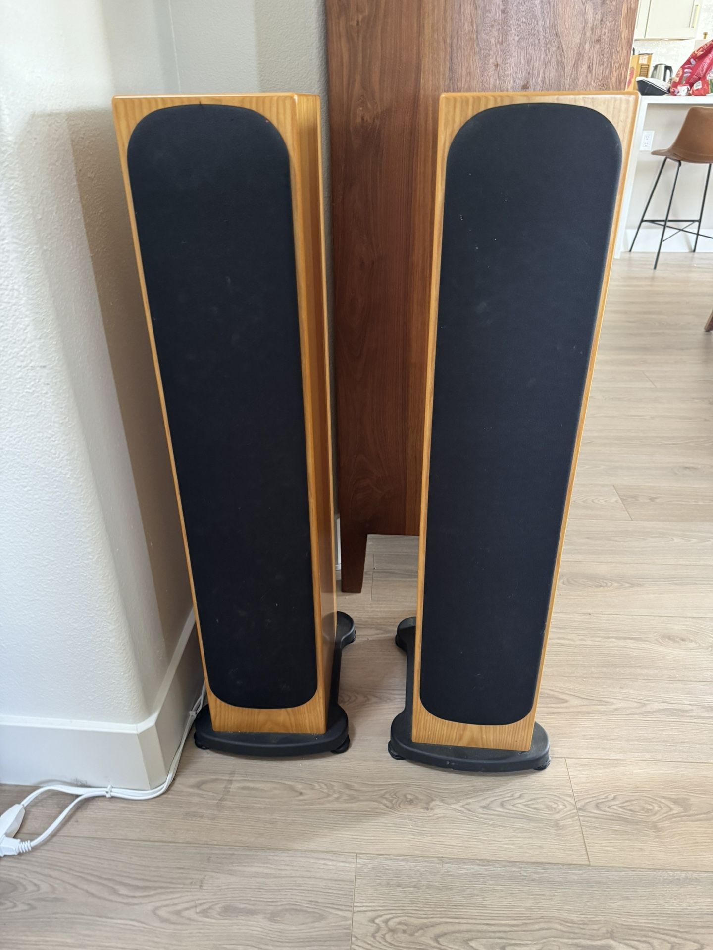 Monitor RS8 Silver Floorstanding Speakers NEEDS REPAIR for Sale in ...