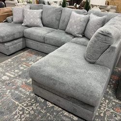 Casselbury Sectional Sofa Couch for Sale in Milpitas CA OfferUp