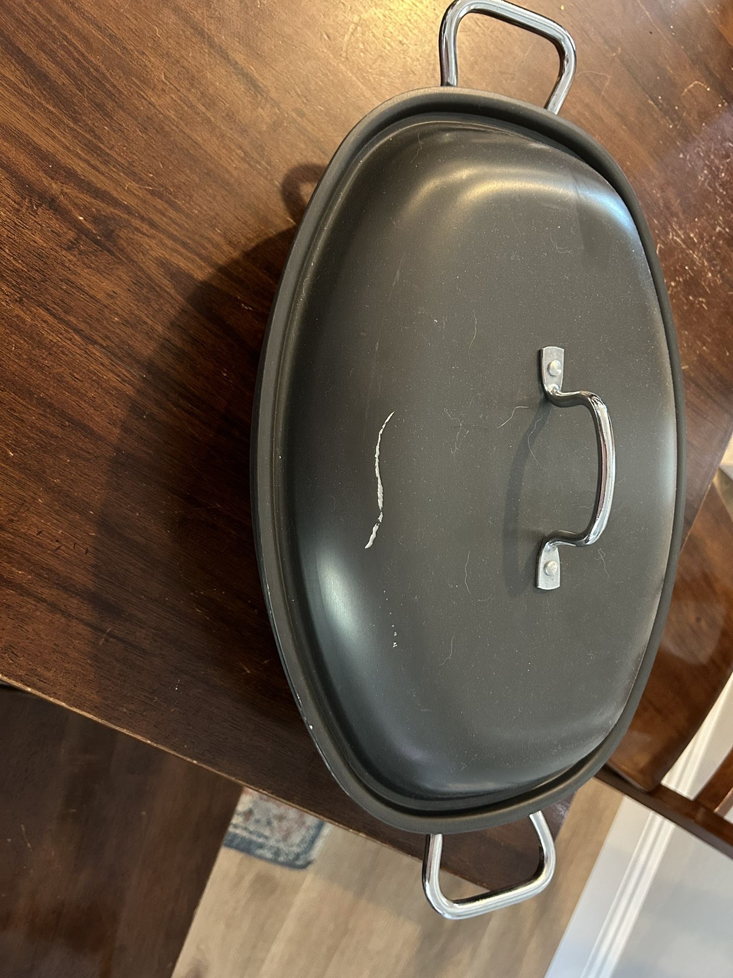 Calphalon 16” Roasting Pan With Lid for Sale in Phoenix, AZ - OfferUp