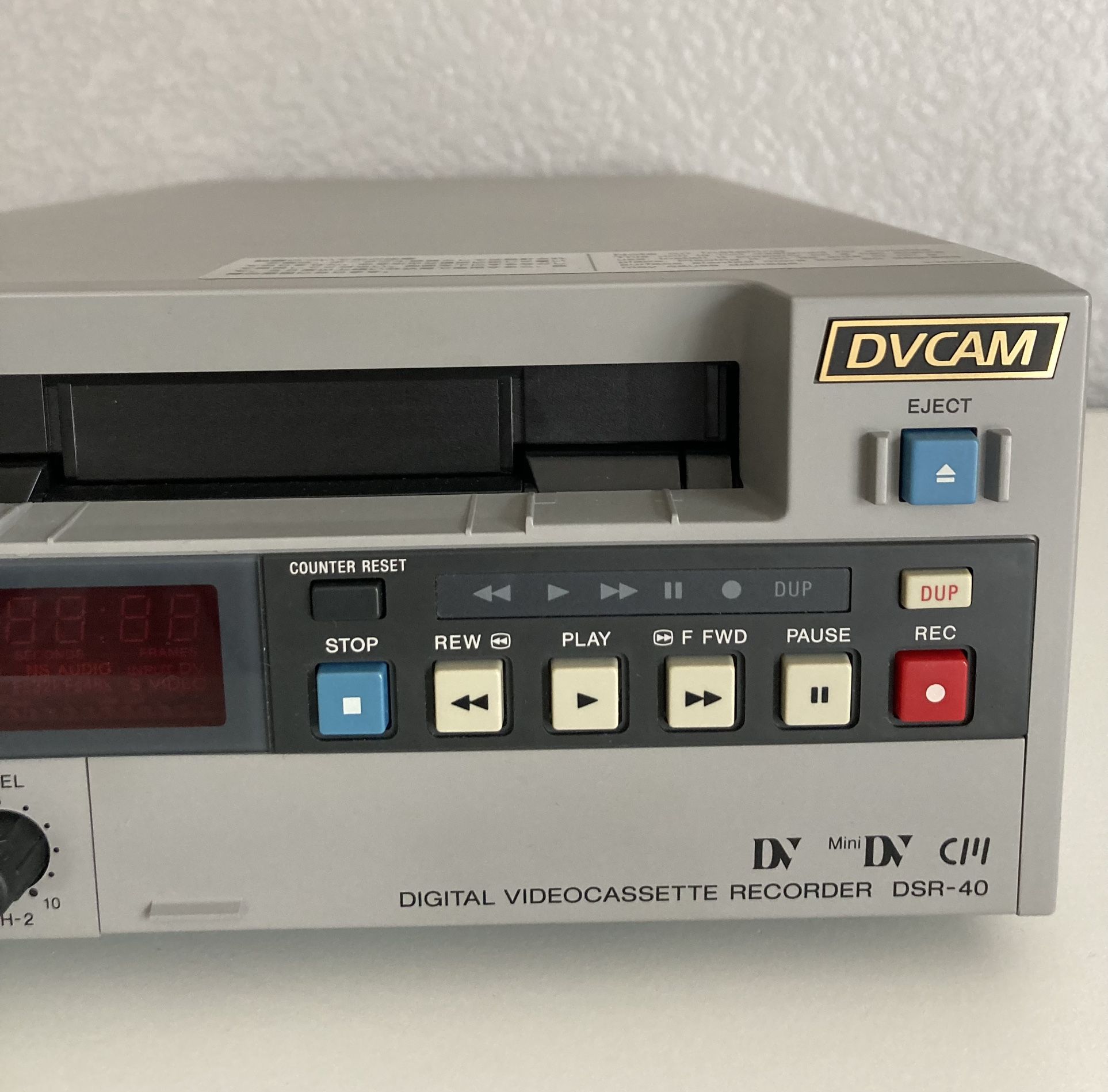 Sony DSR-40 DVCAM / DV / MiniDV VTR Player/Recorder for Sale in Las ...