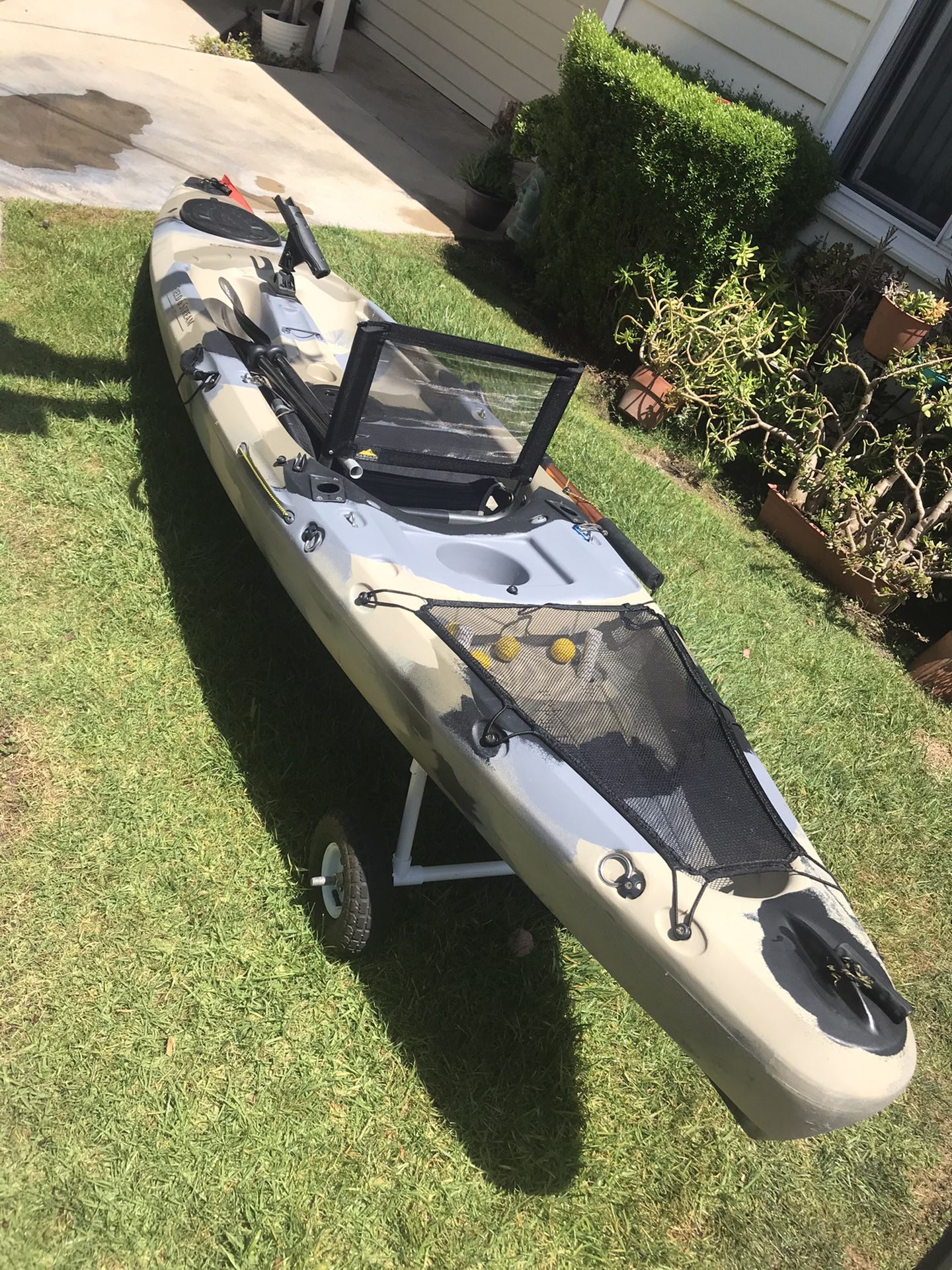 Field & Stream Eagle Talon 12 Fishing Kayak for Sale in Costa Mesa, CA ...