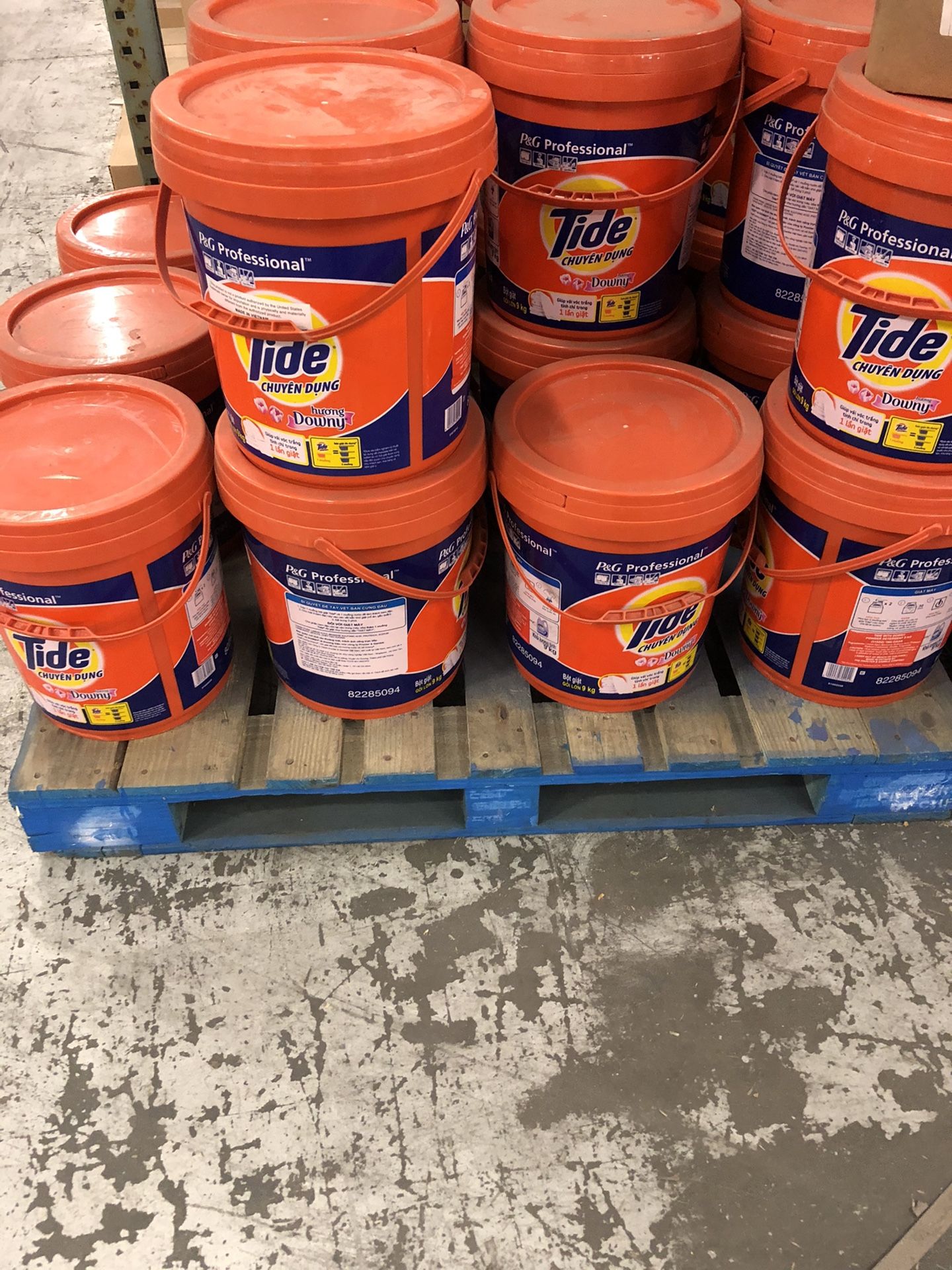 Tide plus downy p&g powder detergent 1 bucket / 20 lbs/ 9kg for Sale in ...