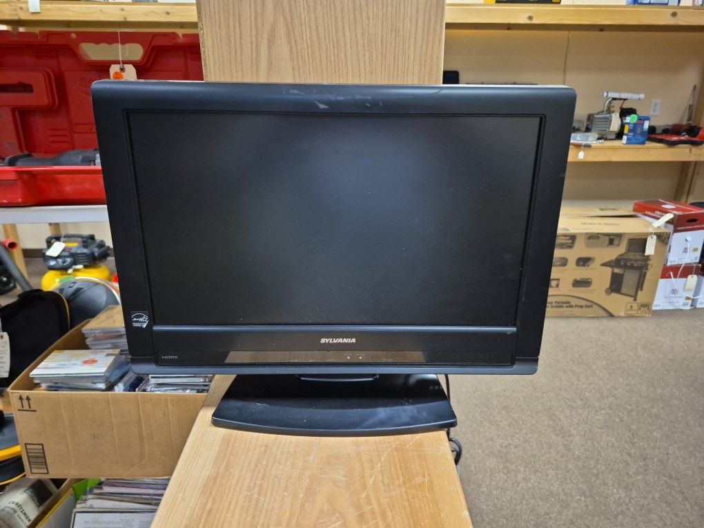 Sylvania 19" LCD TV With Remote LC190SS2 for Sale in Hartford, CT - OfferUp