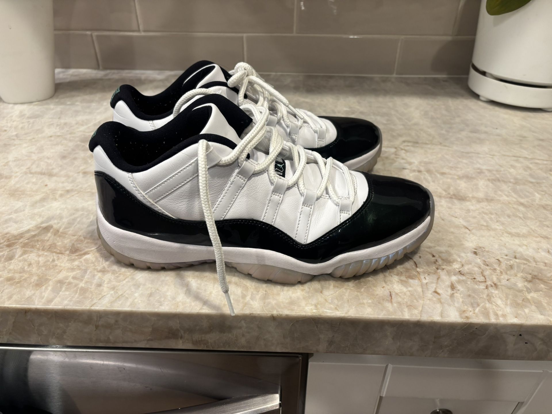 Jordan 11 Low Emerald for Sale in Lakewood, CA - OfferUp