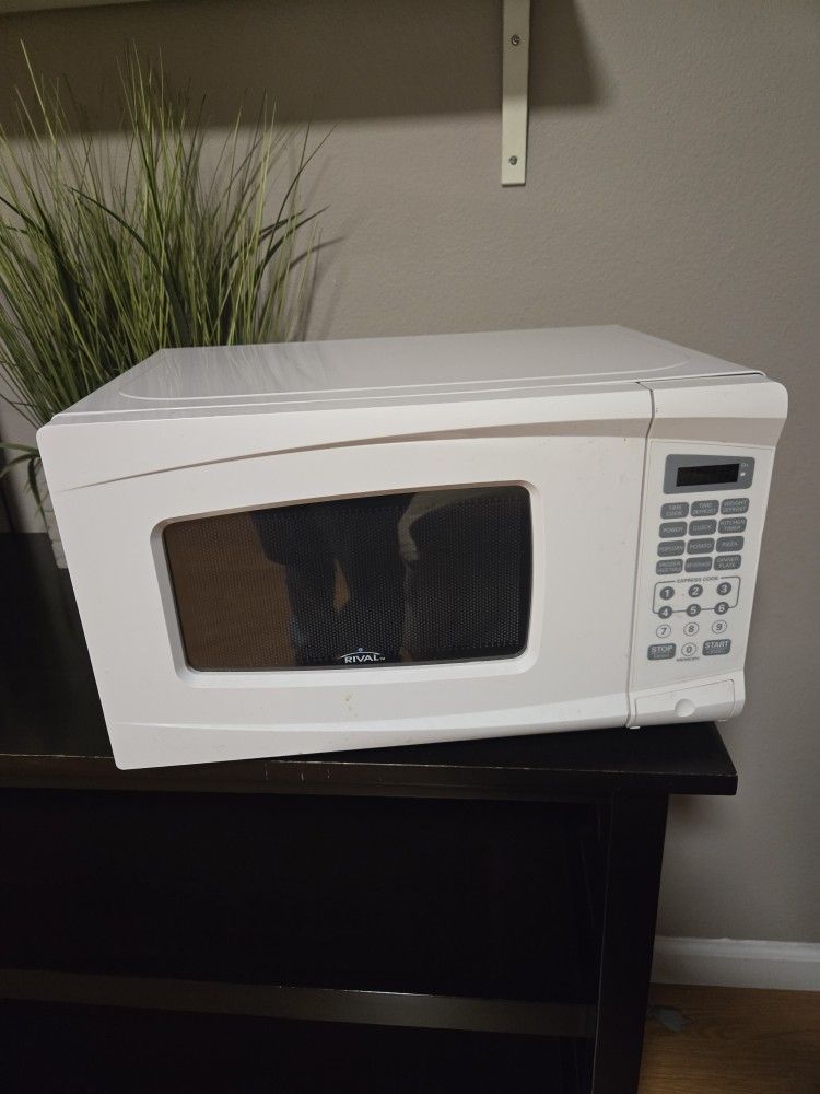 Rival Microwave for Sale in San Diego, CA - OfferUp