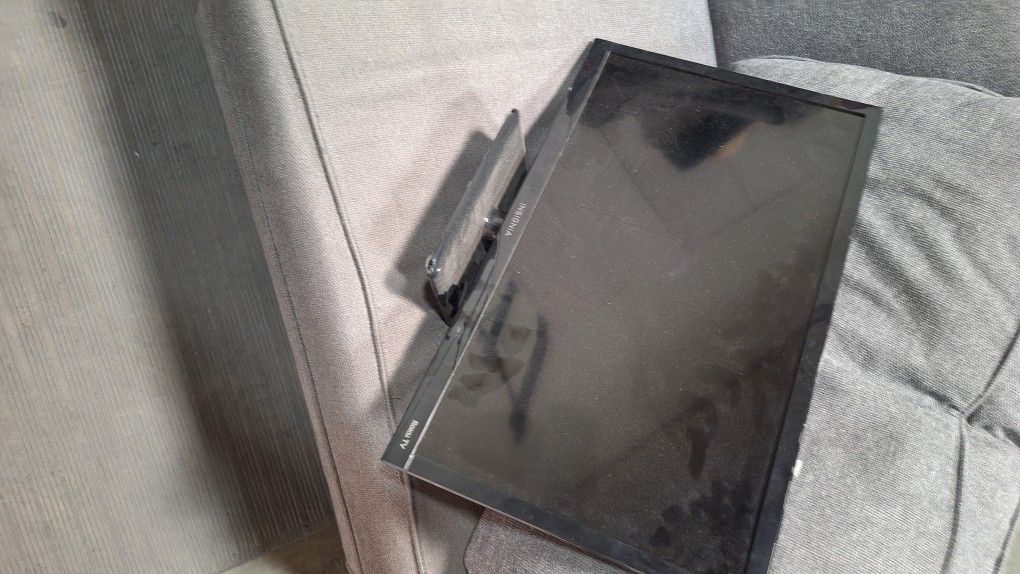 Insignia 24 Imch LED Tv Roku Tv Great Condition Works Great for Sale in ...
