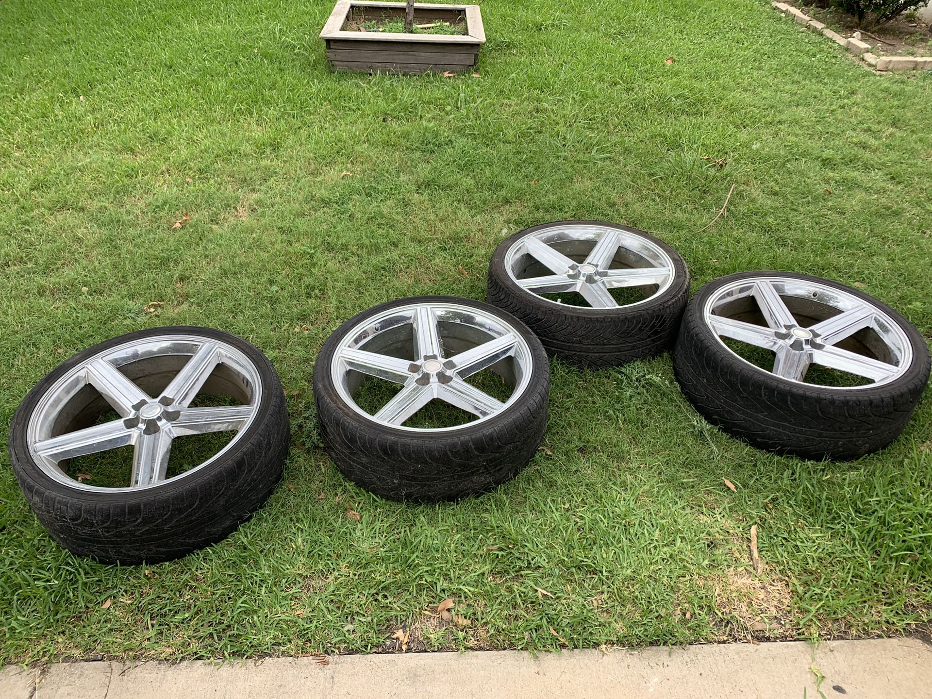 26 inch iroc rims READ DESCRIPTION for Sale in Dallas, TX - OfferUp