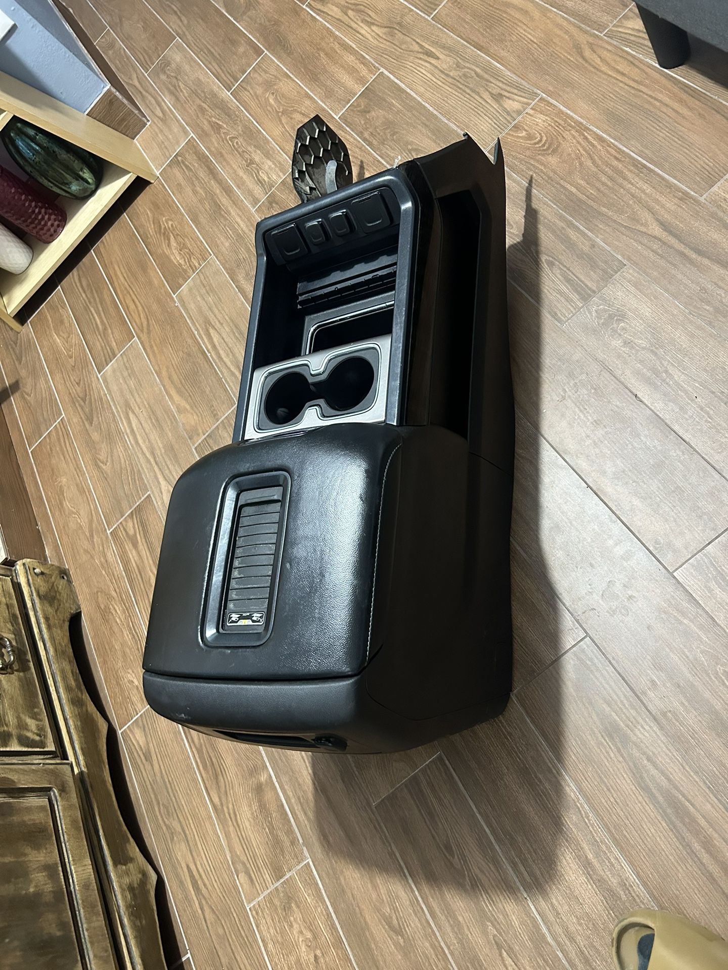 Chevy Gmc Console for Sale in Baytown, TX - OfferUp