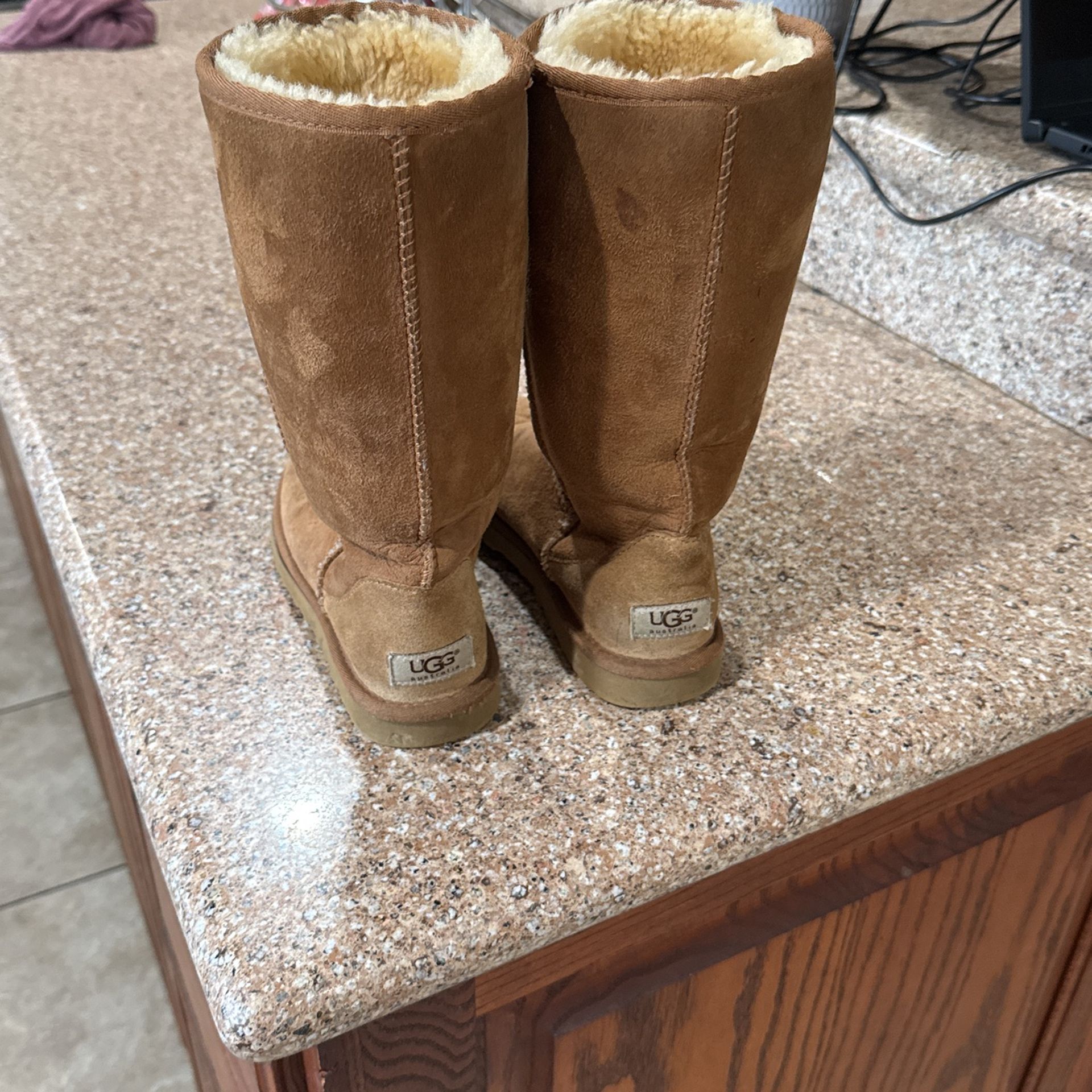 UGG Boots Tall Chestnut Size 6 Ultra for Sale in San Diego, CA - OfferUp