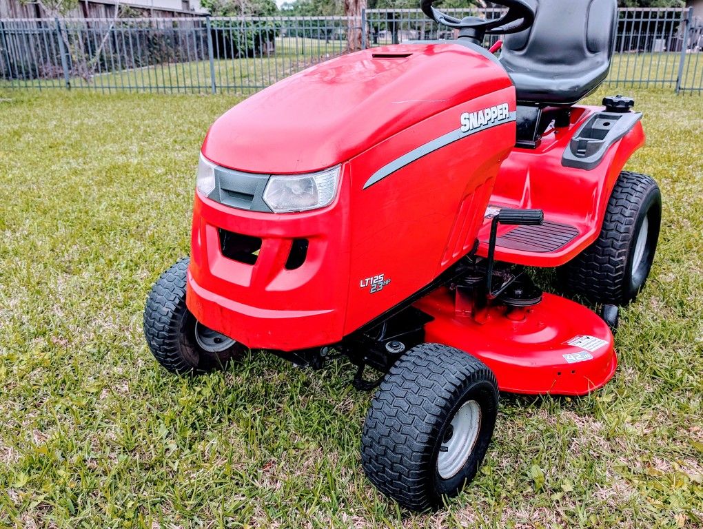 Snapper Riding Lawn Tractor 42" for Sale in Fulshear, TX - OfferUp