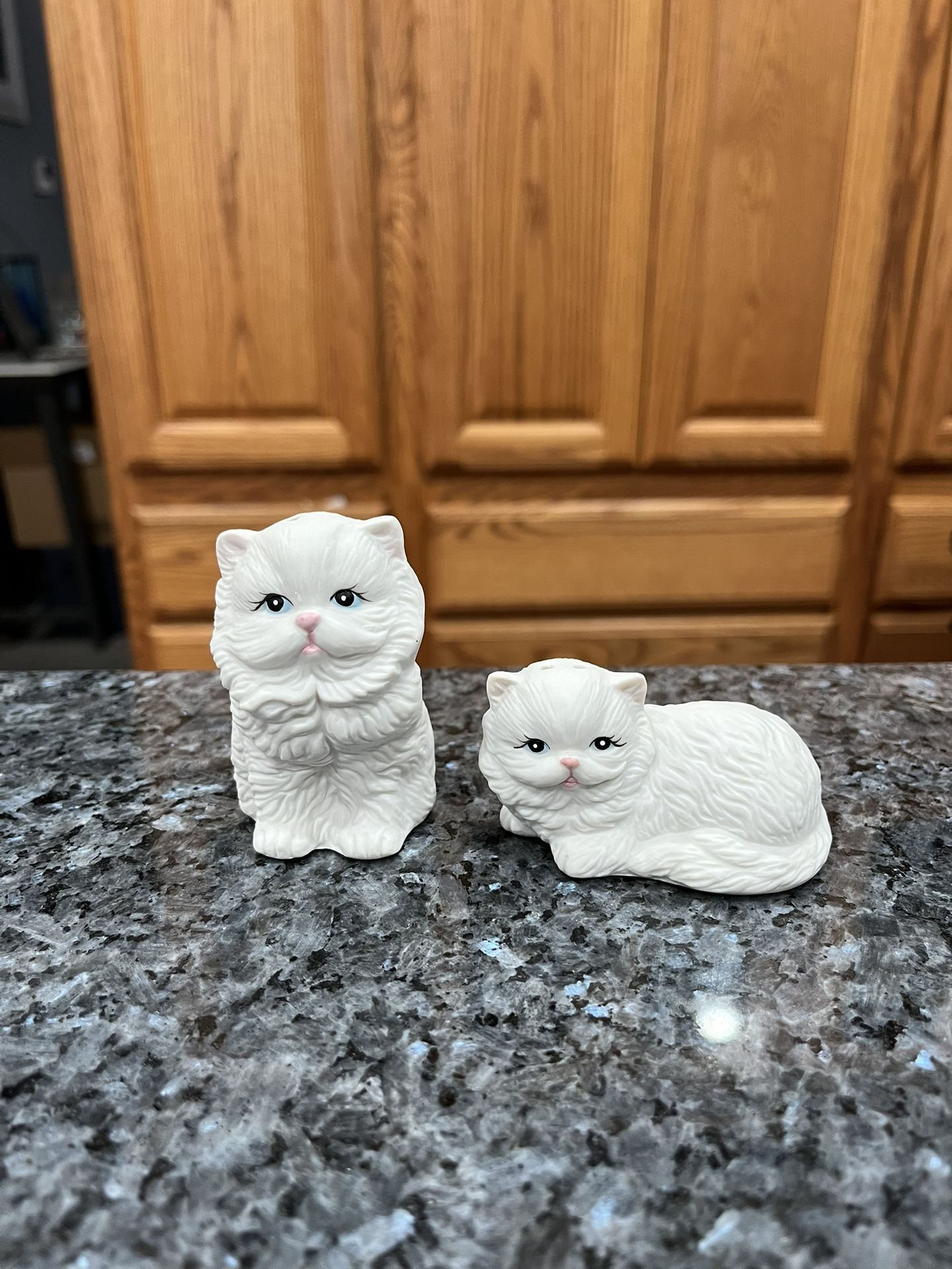 Vintage Bisque Kitty Cats Pair of Salt and Pepper Shakers. Color White ...