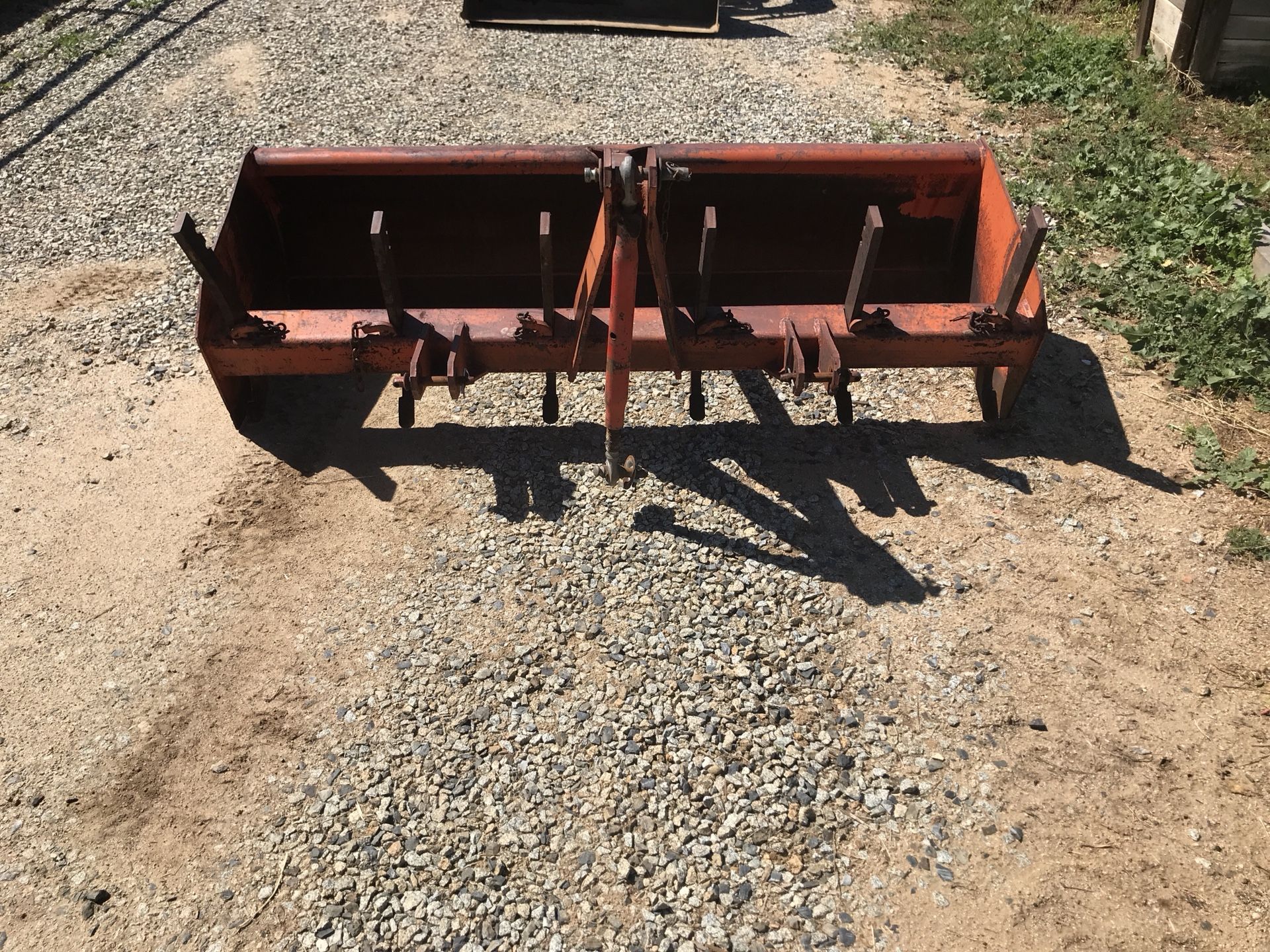 Box scraper with 6 rippers , have more implements. Just text for price ...
