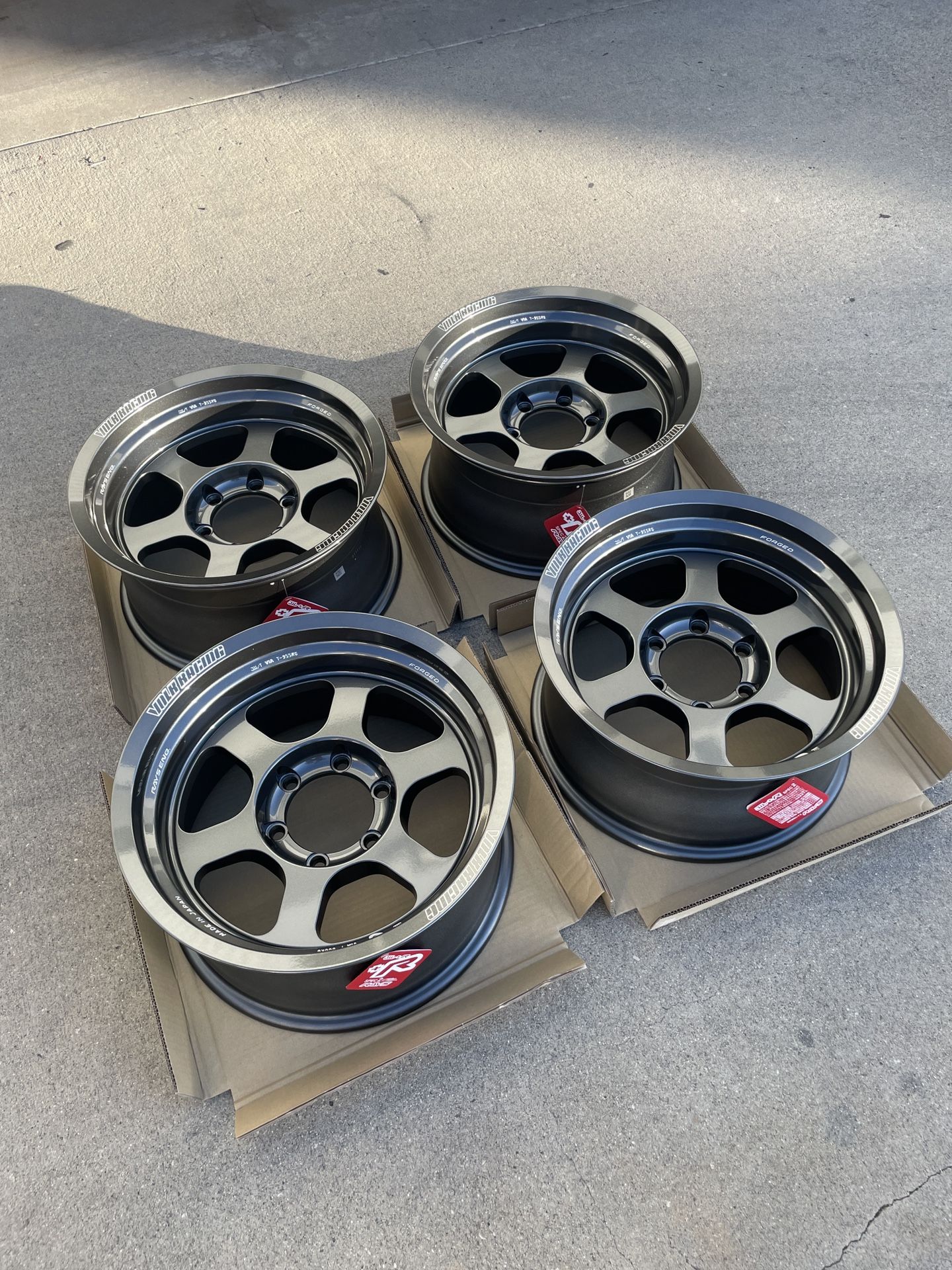 Volk Racing TE37XT Gunmetal 17x8.5 6x139.7 6x5.5 4Runner Tacoma Fj ...