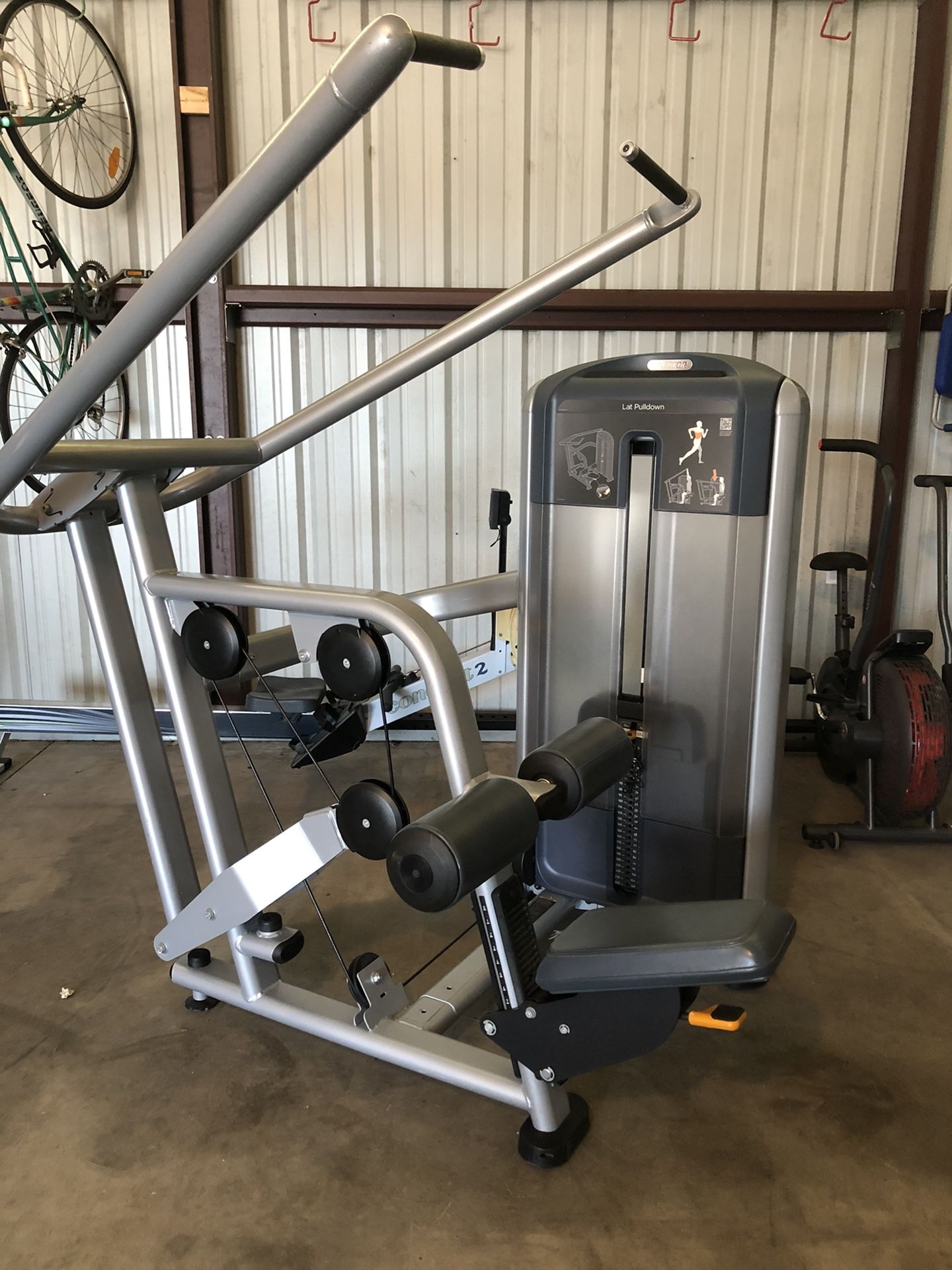 Commercial Precor lat pull machine for Sale in Oviedo, FL - OfferUp