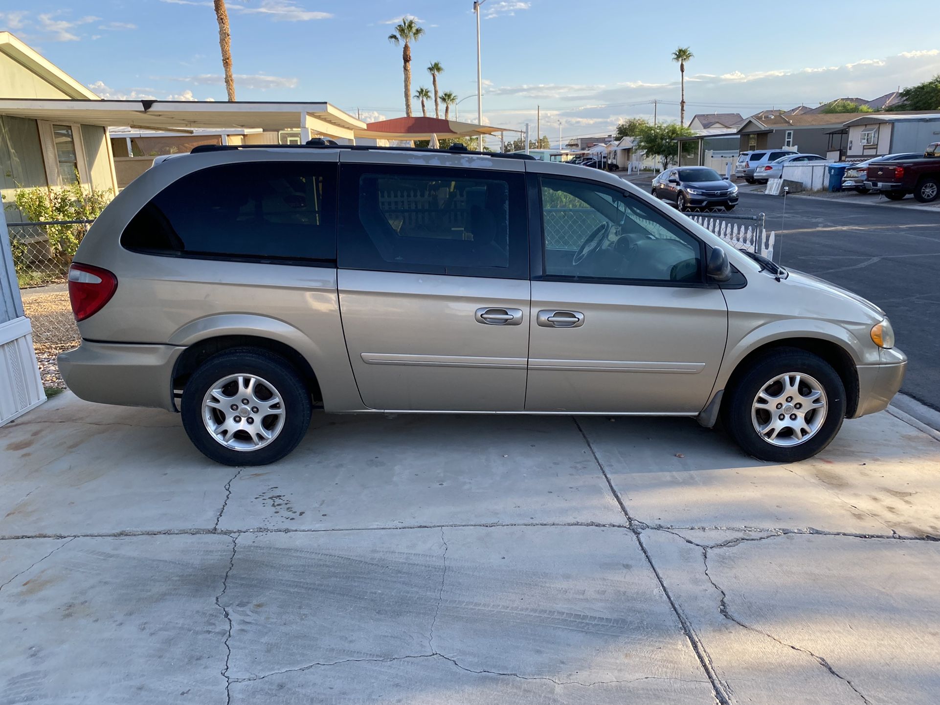2004 Dodge Caravan for Sale in Las Vegas, NV - OfferUp