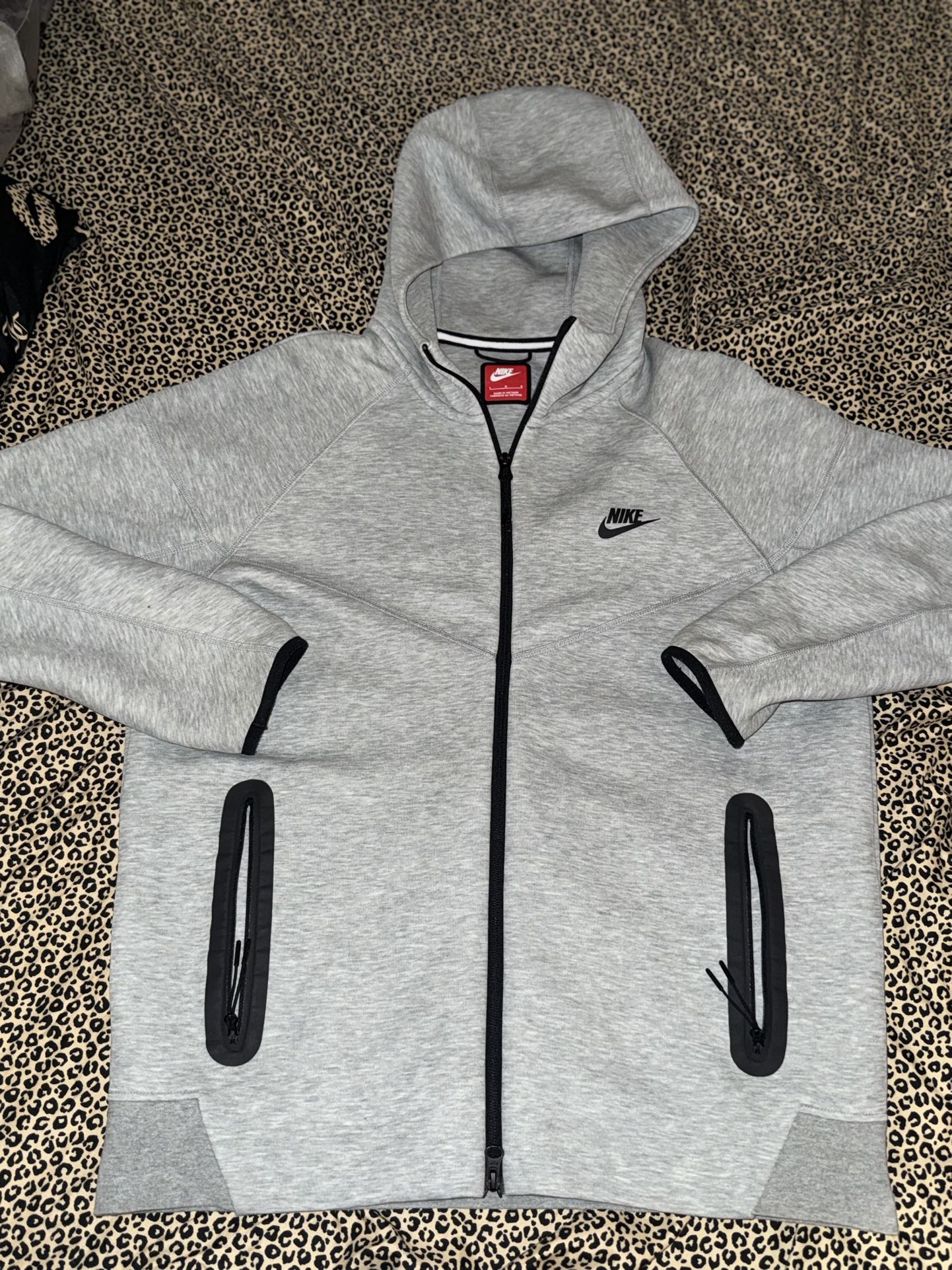 Nike Tech Zipper Hoodie Size Large for Sale in Los Angeles, CA - OfferUp